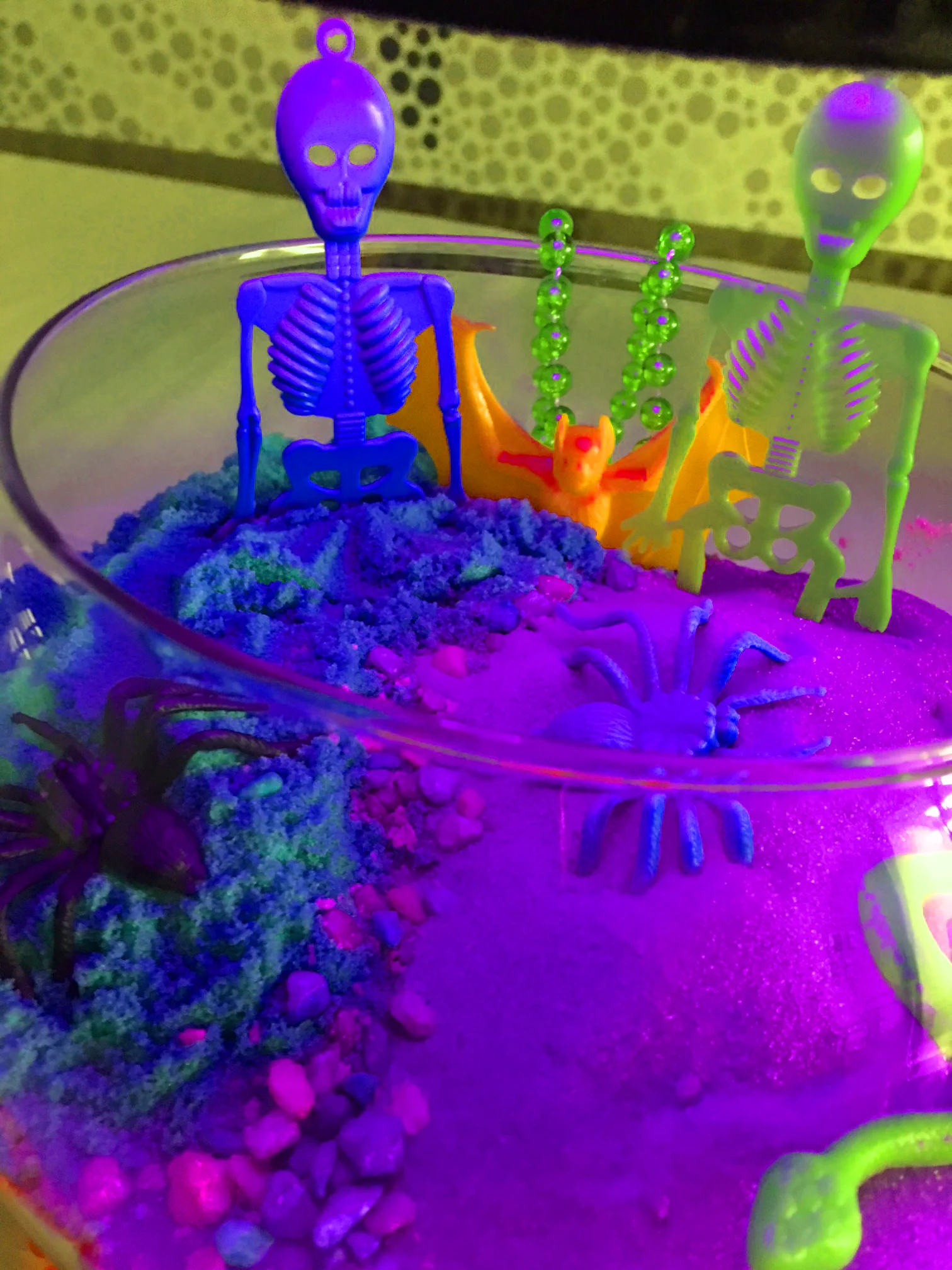 Make Spooky Halloween Glow Bowls with Crayola Play Sand! — Crayola Play ...