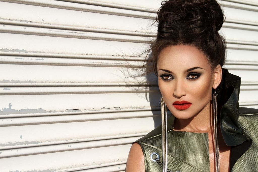 Romanian Makeup Artist | Saubhaya Makeup