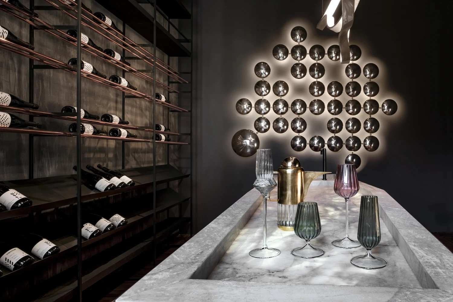 Henge´s produktion er baseret på håndværk og brug af materialer i ...