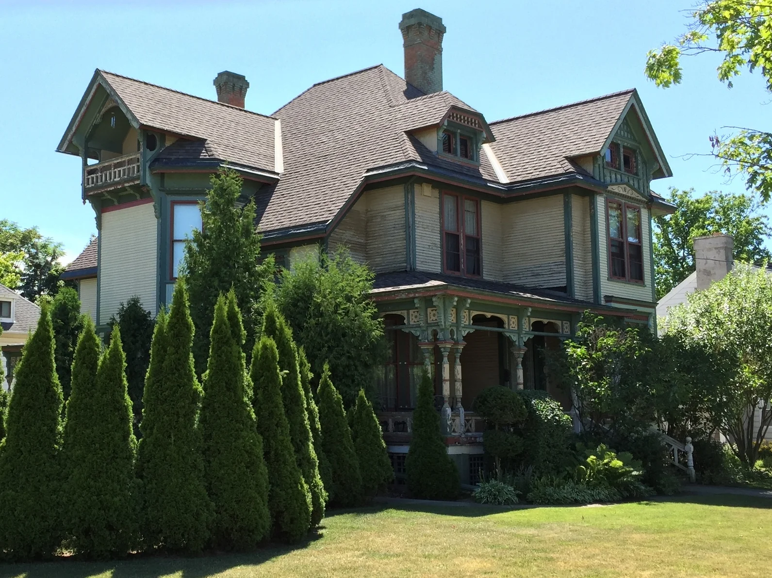 Queen Anne — Adrian Architecture