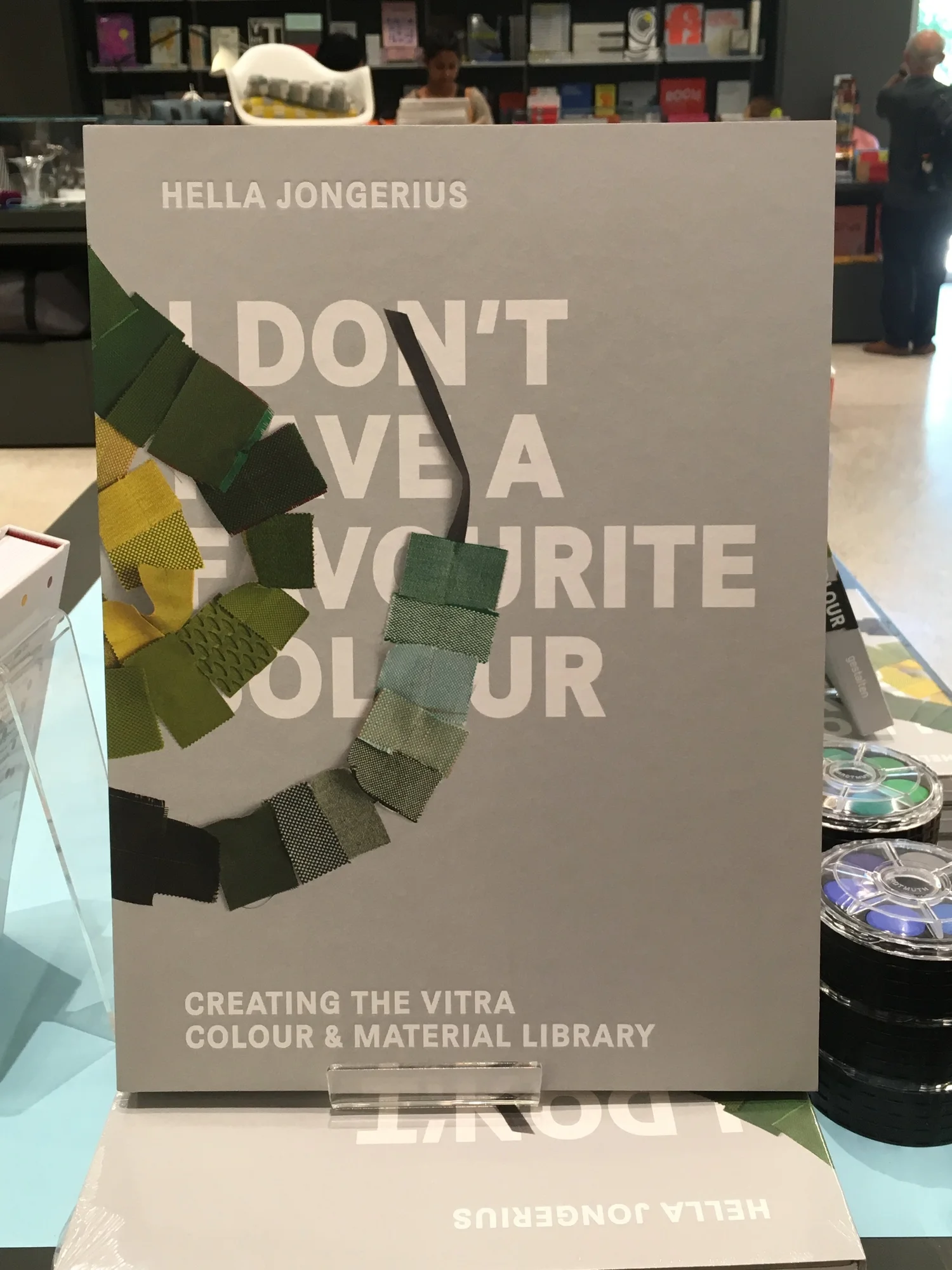 12 Affordable Gifts For People Who Love Color: From $5 to $50 — RETOUCHIST