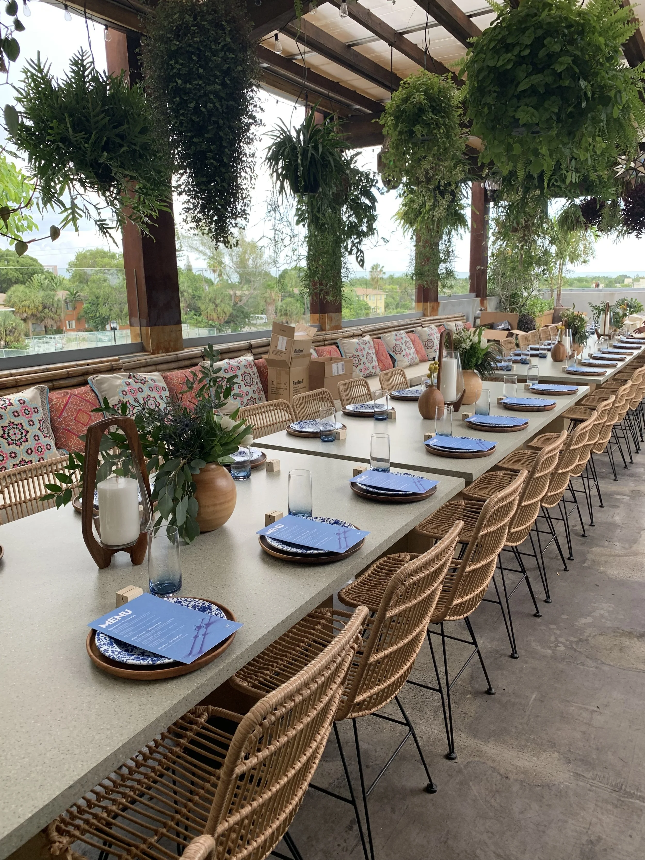 Ella Table - Oak Top — Ronen Rental