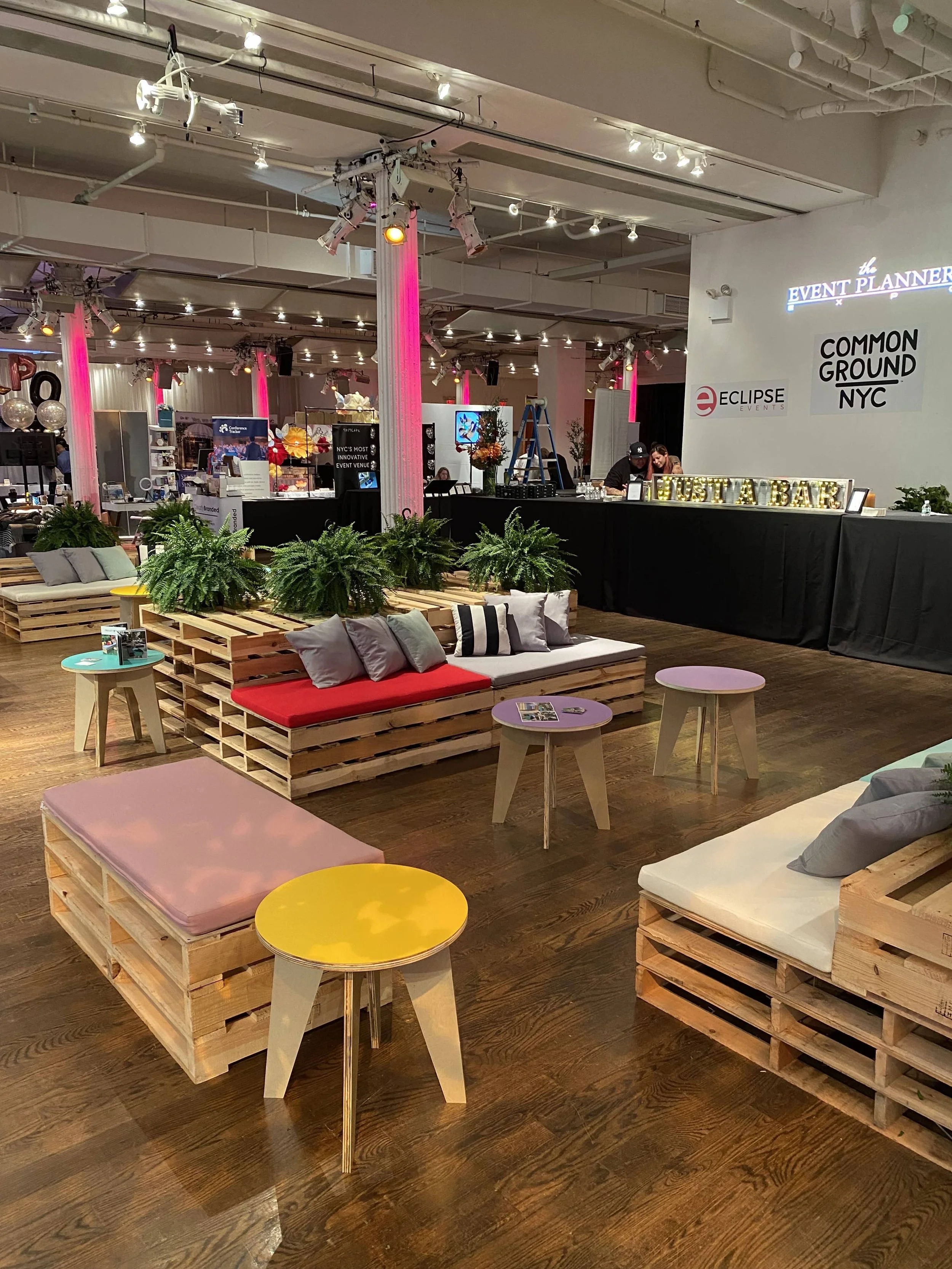 Lounge Designs for the Modern Conference