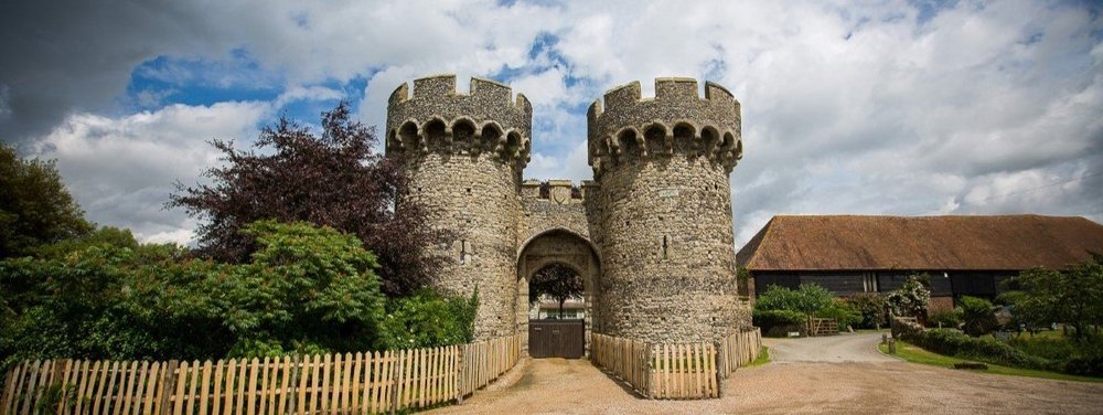 Cooling Castle Barn - Barn Wedding Venue in Kent