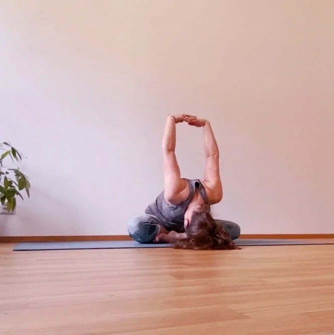 Turtle Pose (kurmasana): its symbolism, benefits and my advice to ...