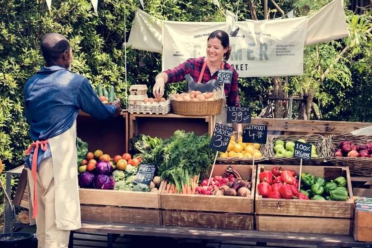 A Beginner’s Guide To Navigating Your Local Farmers Market | Swift Wellness