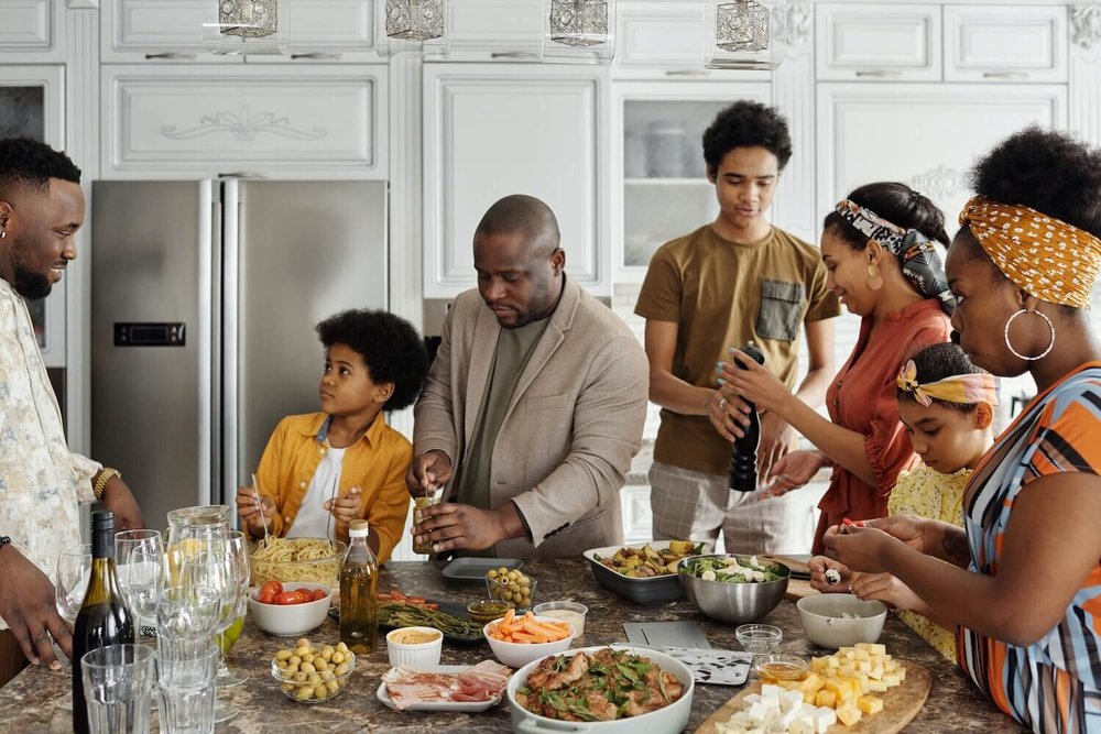13 Ways To Get Through That Uncomfortably Opinionated Family Dinner ...
