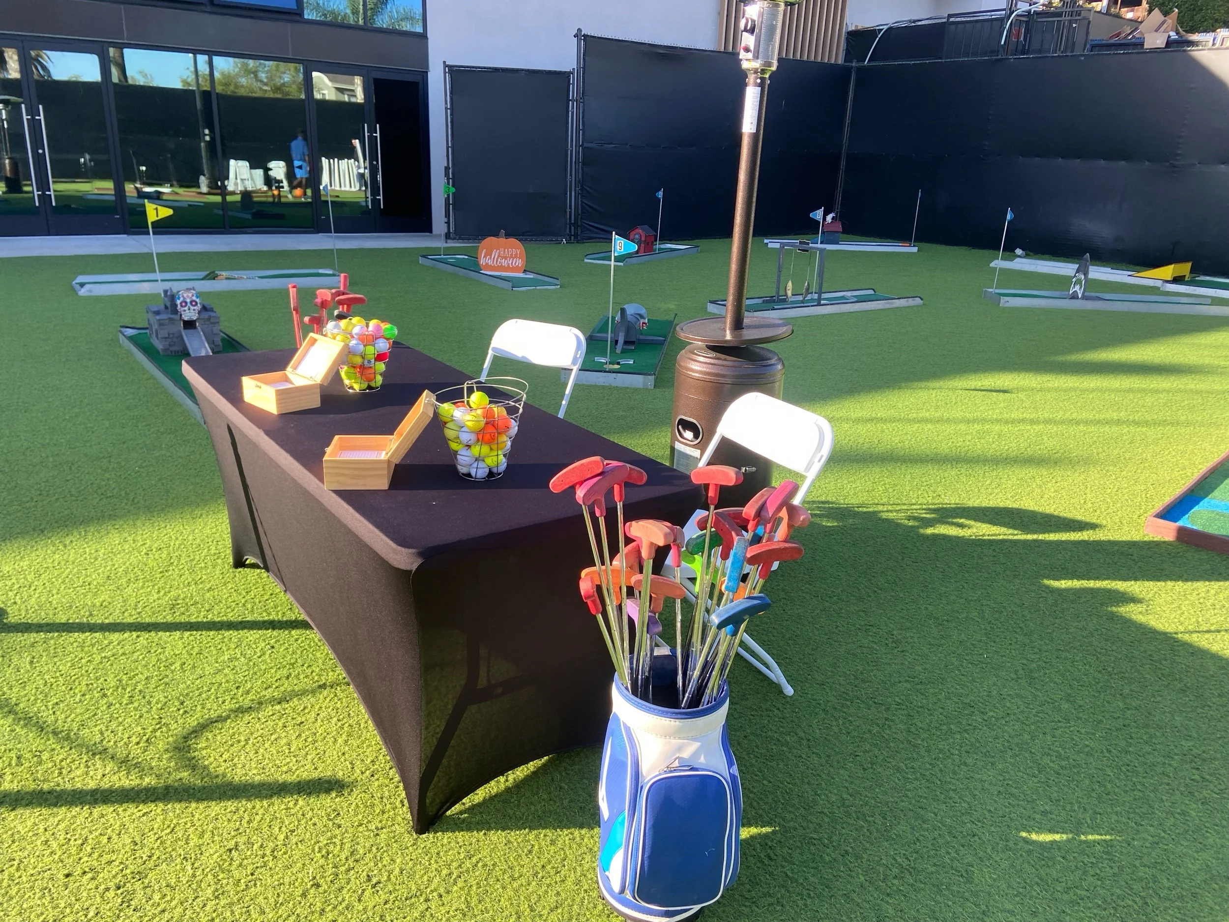 Holiday Courses — LA Pop Up Mini Golf