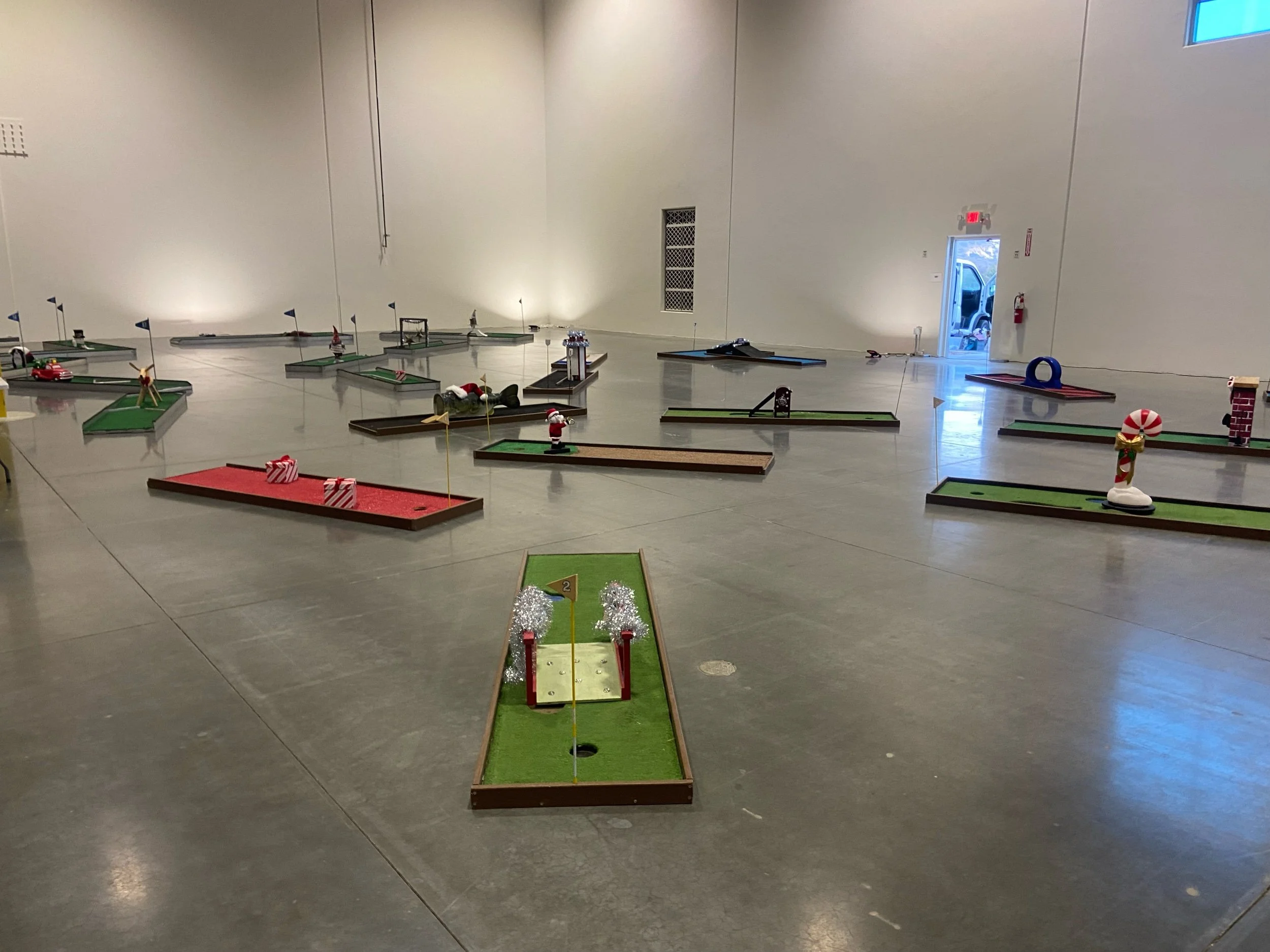 Holiday Courses — LA Pop Up Mini Golf