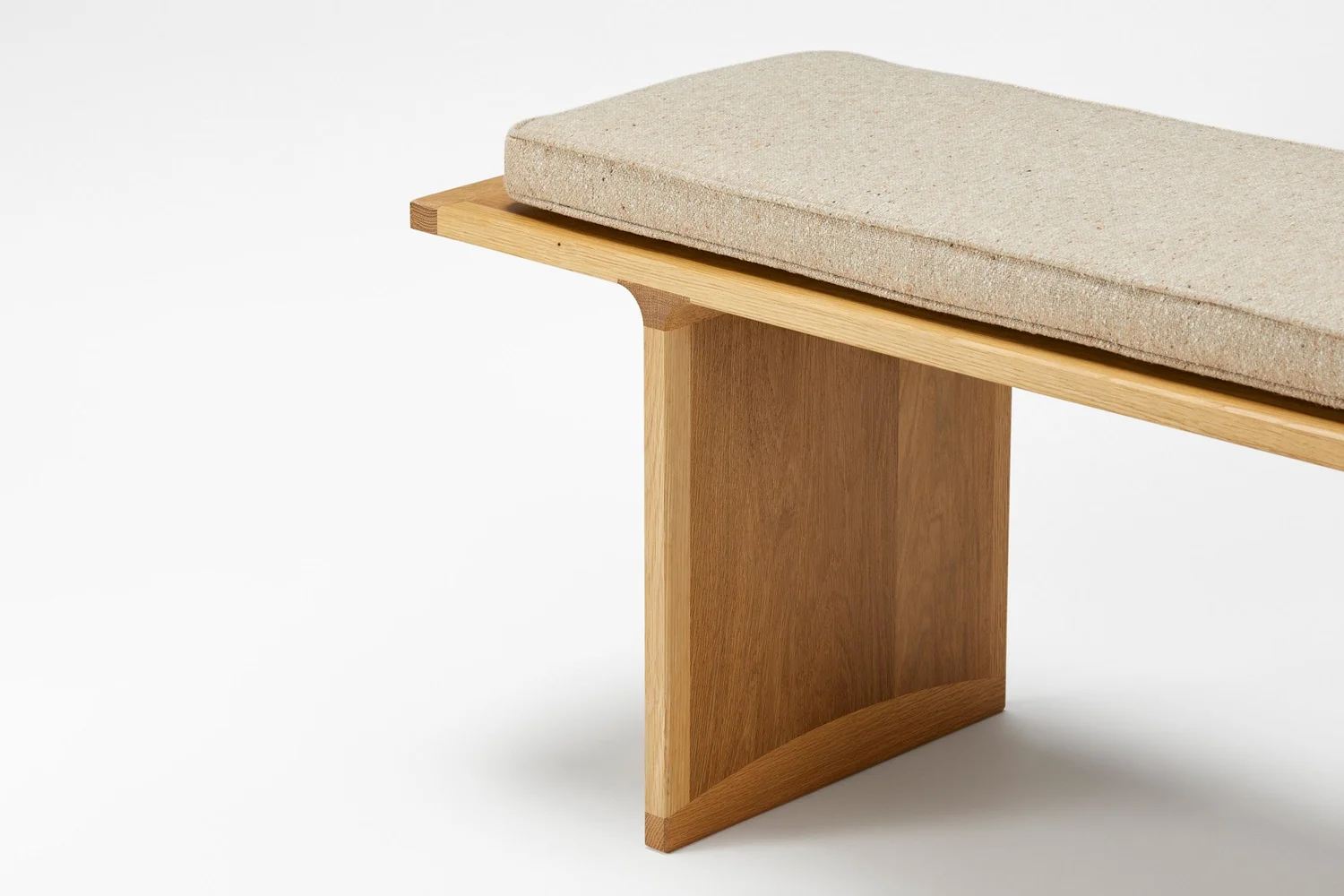 QUATER ROUND BENCHSEAT — MADE BY MORGEN