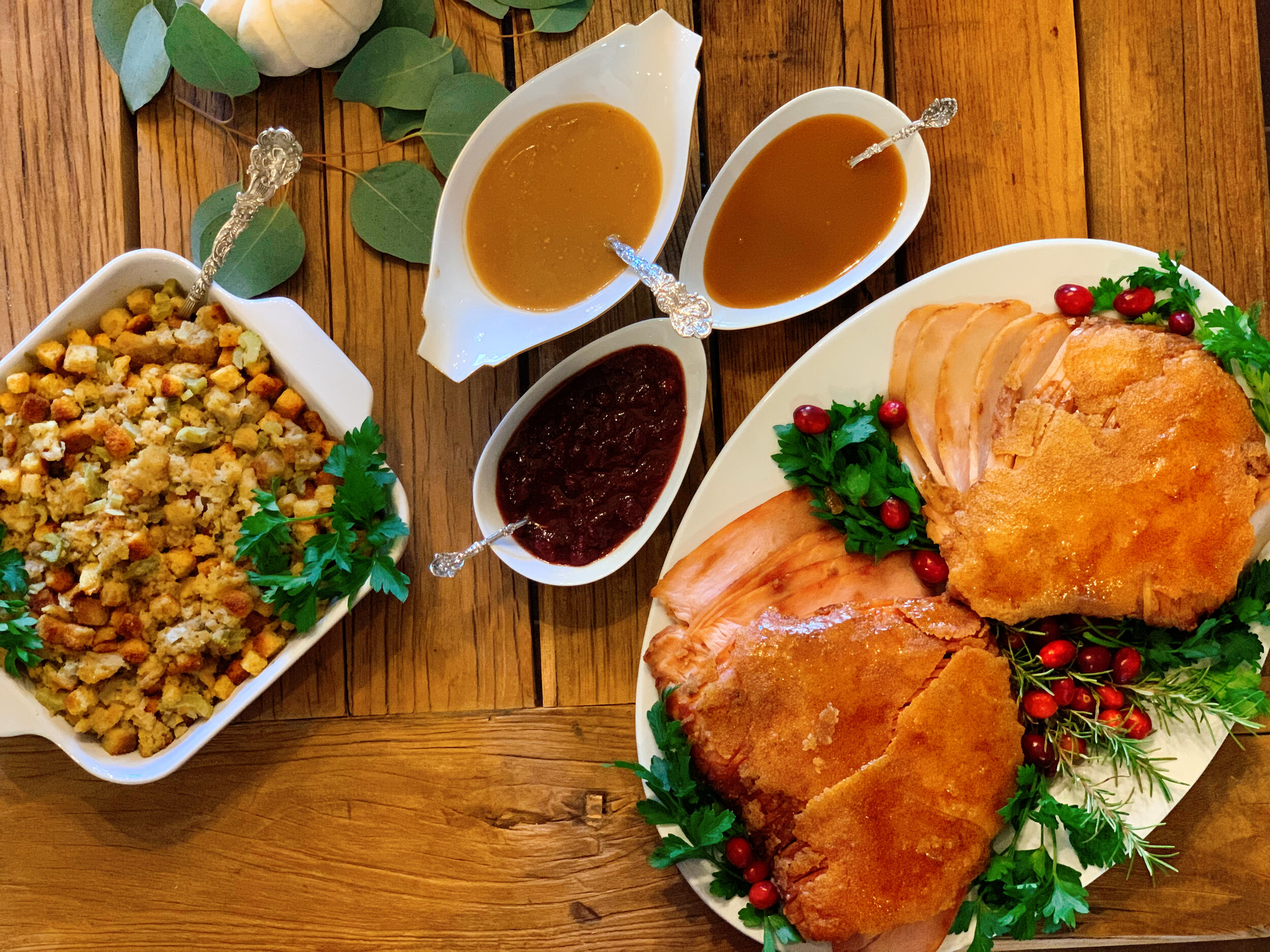 How To Host An Effortless Friendsgiving — Blonde Voyage Nashville