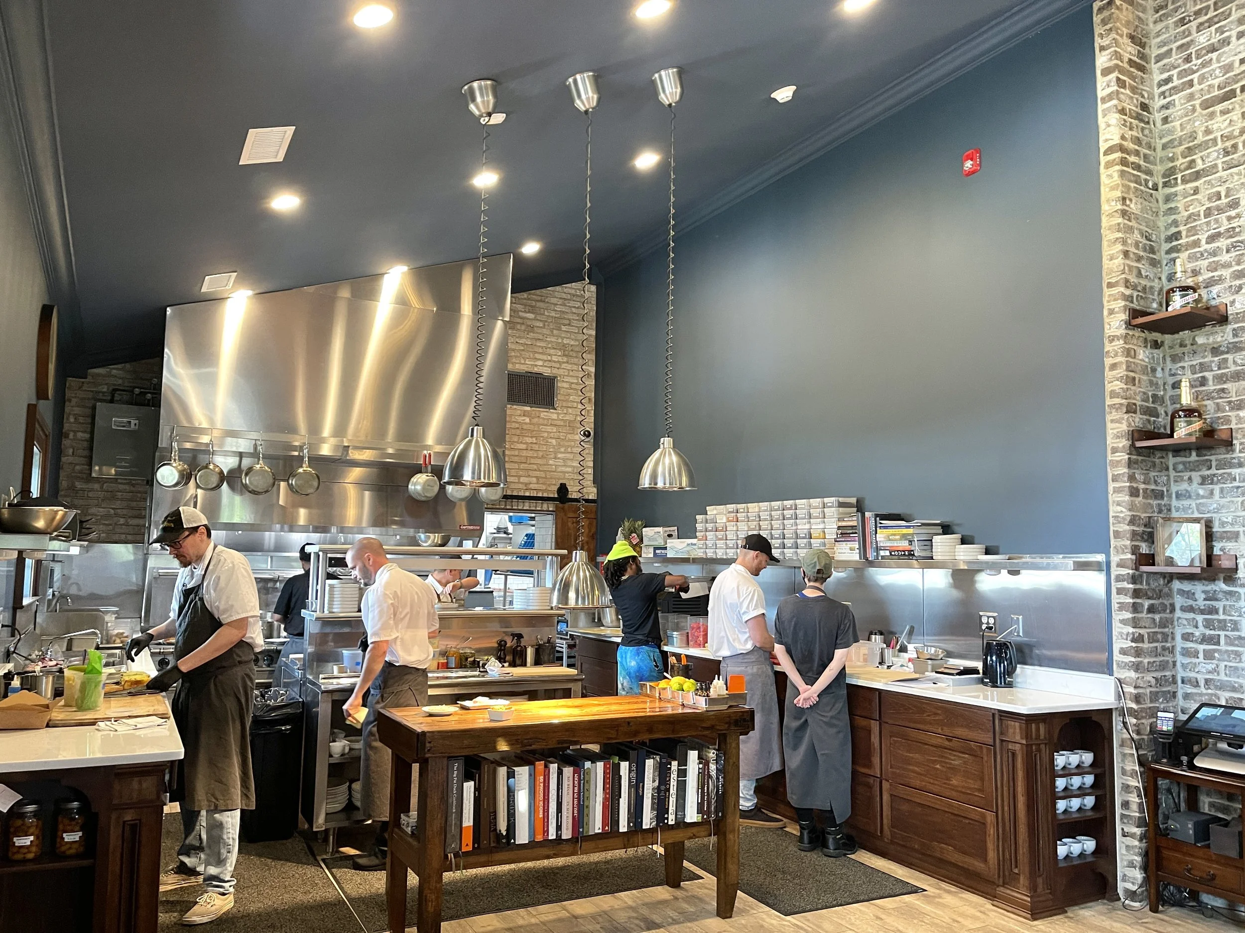 Best Kept Secret Of Bardstown | The Bar At Willett — Blonde Voyage ...