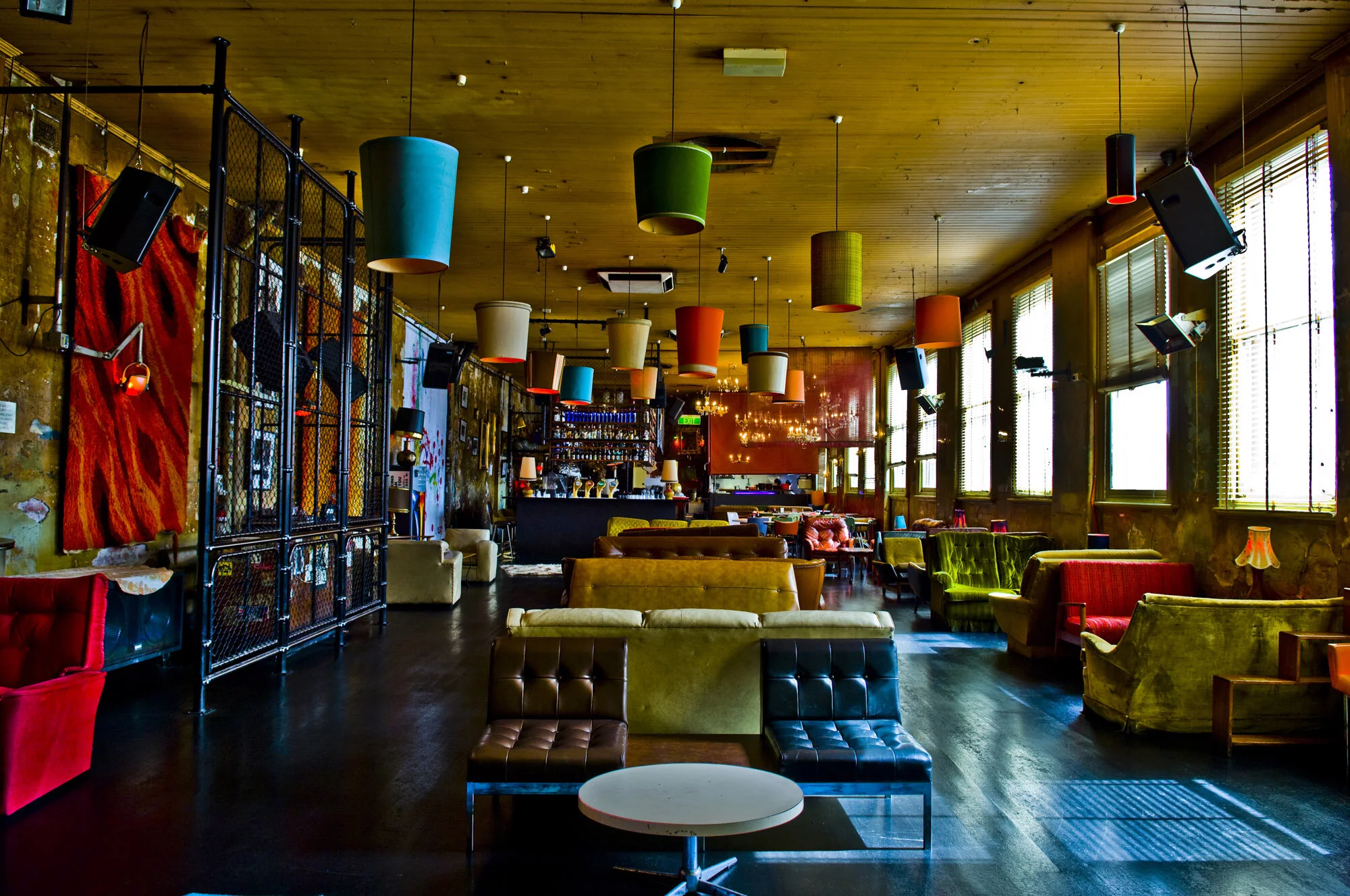 REVOLVER UPSTAIRS - Bar, Thai Restaurant, Nightclub, Live Music, Arts