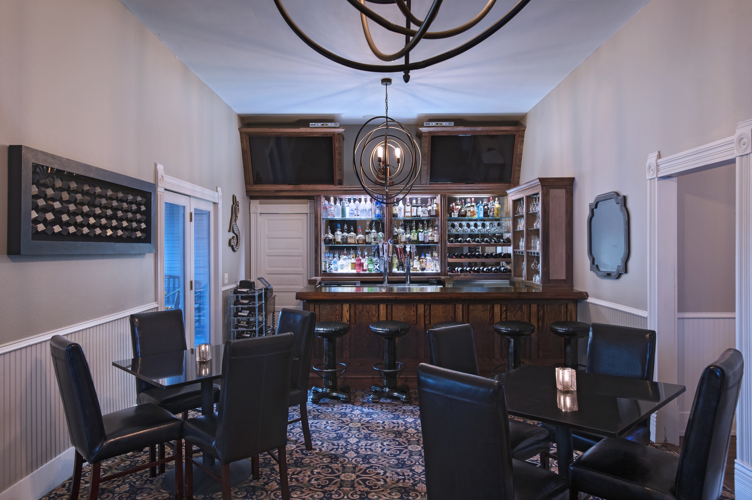 Alexander's Craft Cocktails & Kitchen | Inn On The Creek | Salado