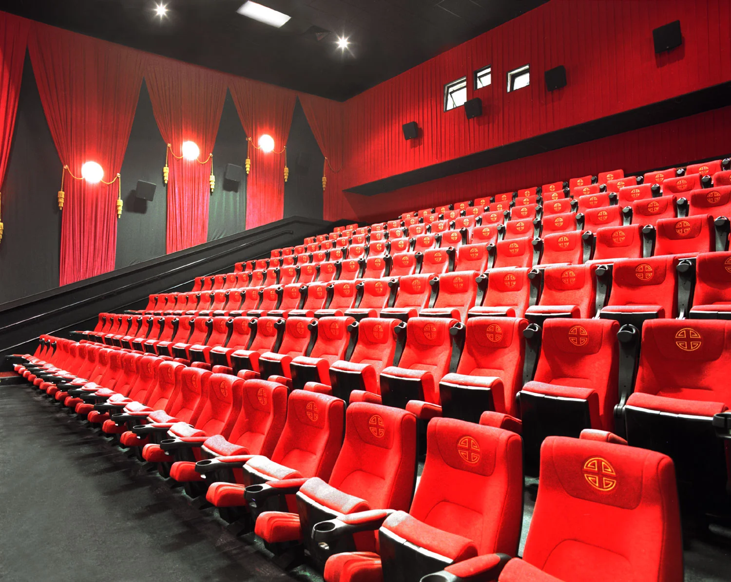 Mann Theatre Hollywood & Highland — Behr Browers Architects Inc.