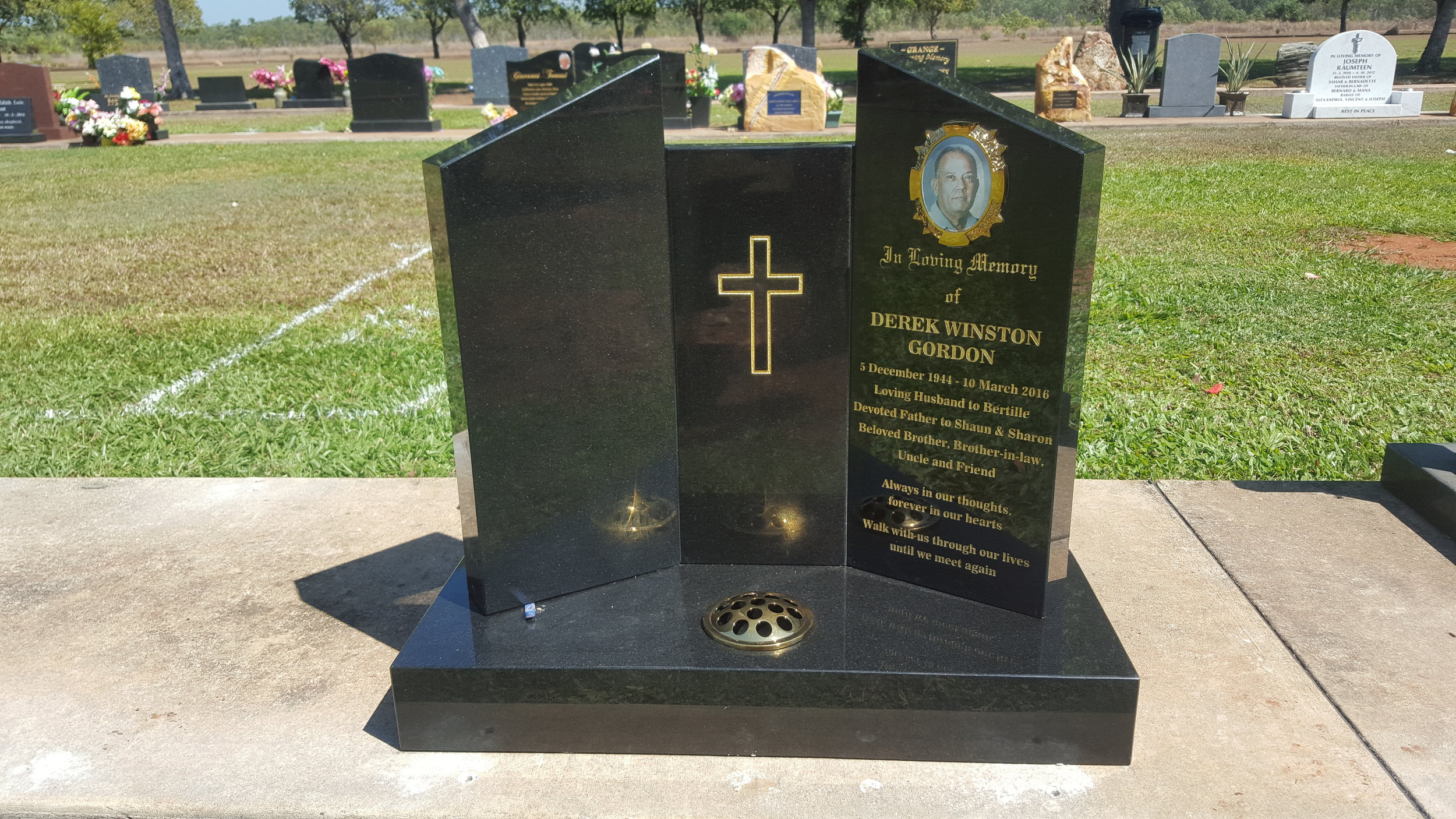 Photos of memorials — Territory Memorials