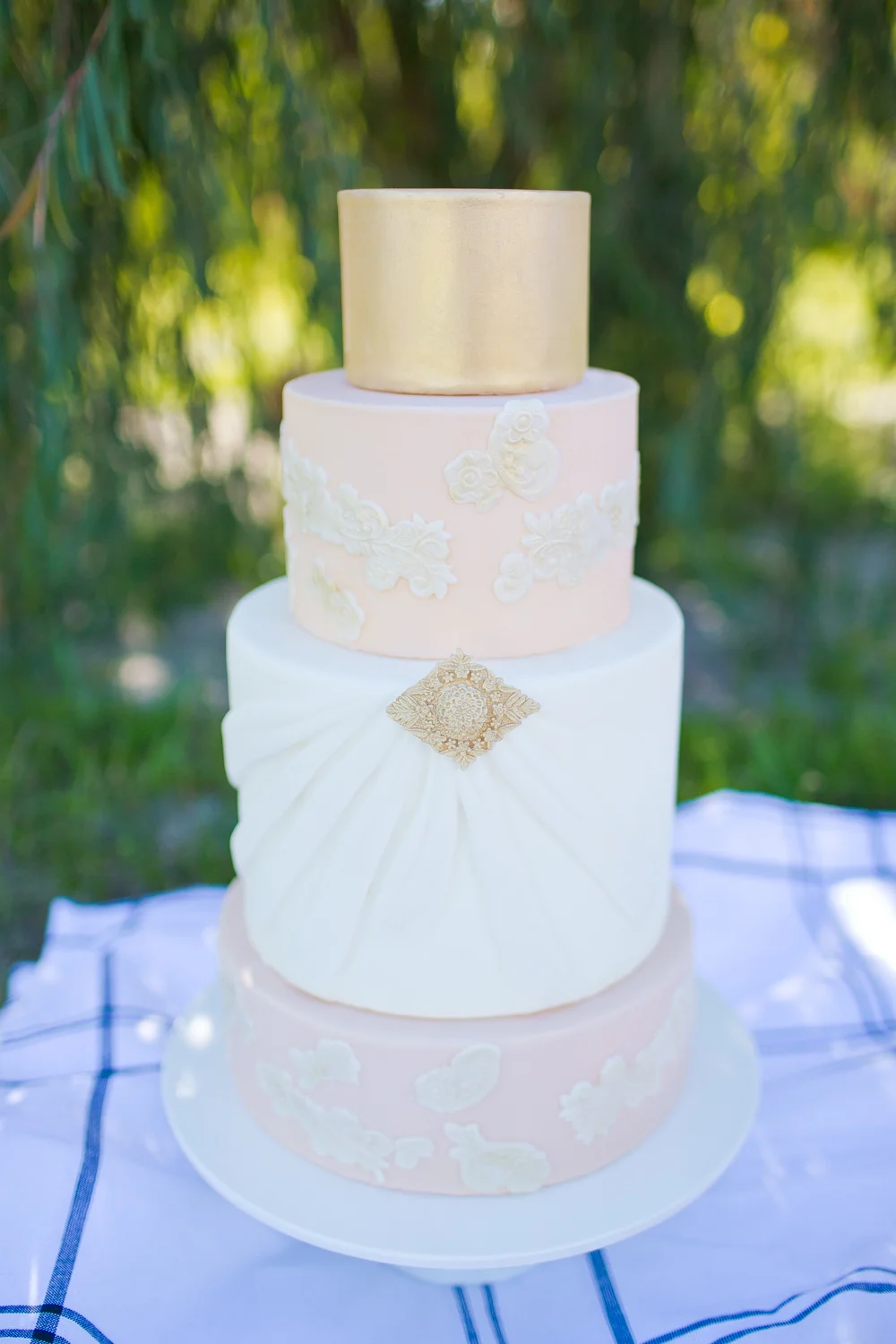 Perth Cake Date | Wedding Cakes | Birthday and engagement cakes ...