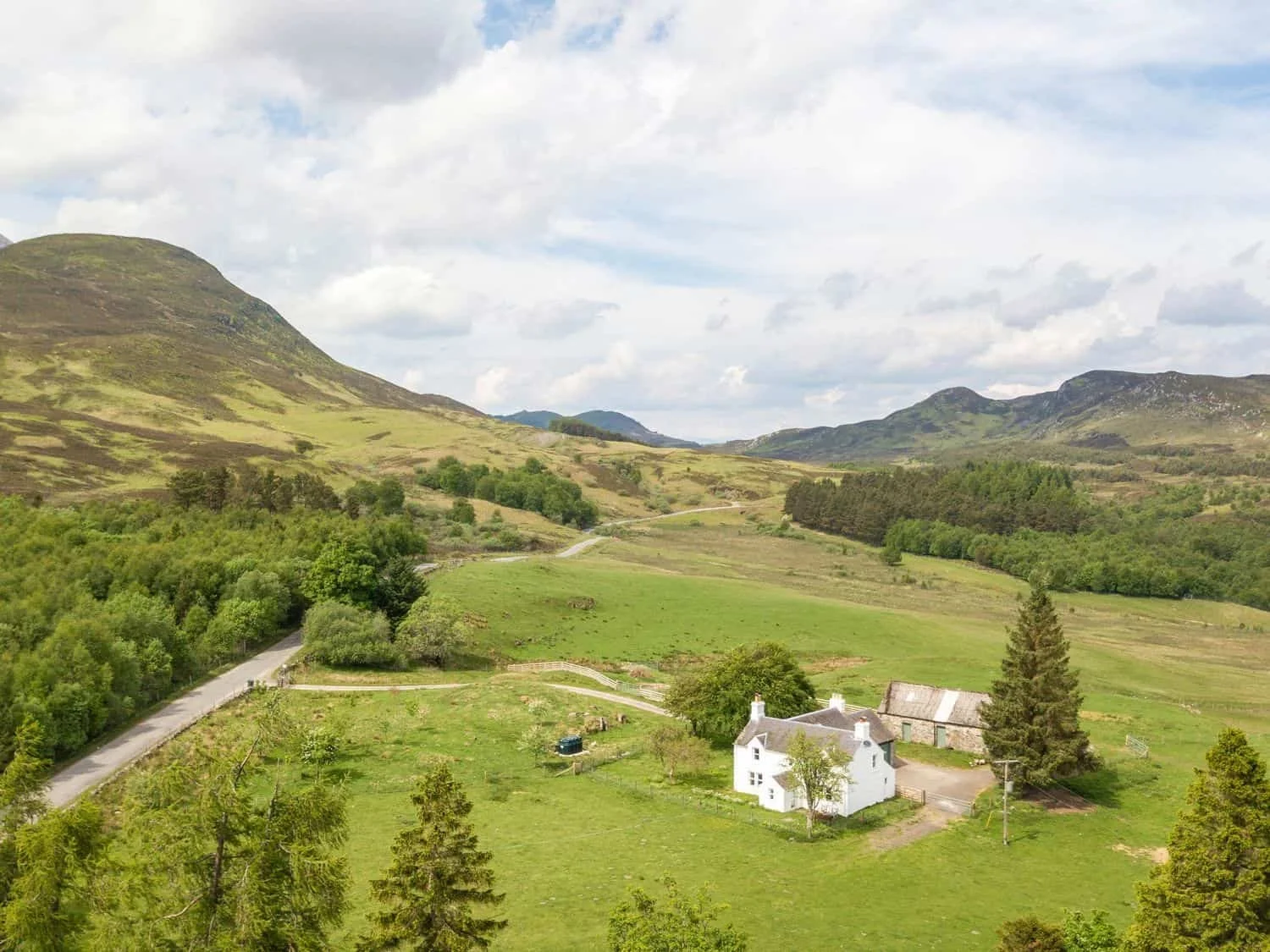 Braes of Foss Farmhouse, Perthshire, Angus & Fife — Hand Picked ...