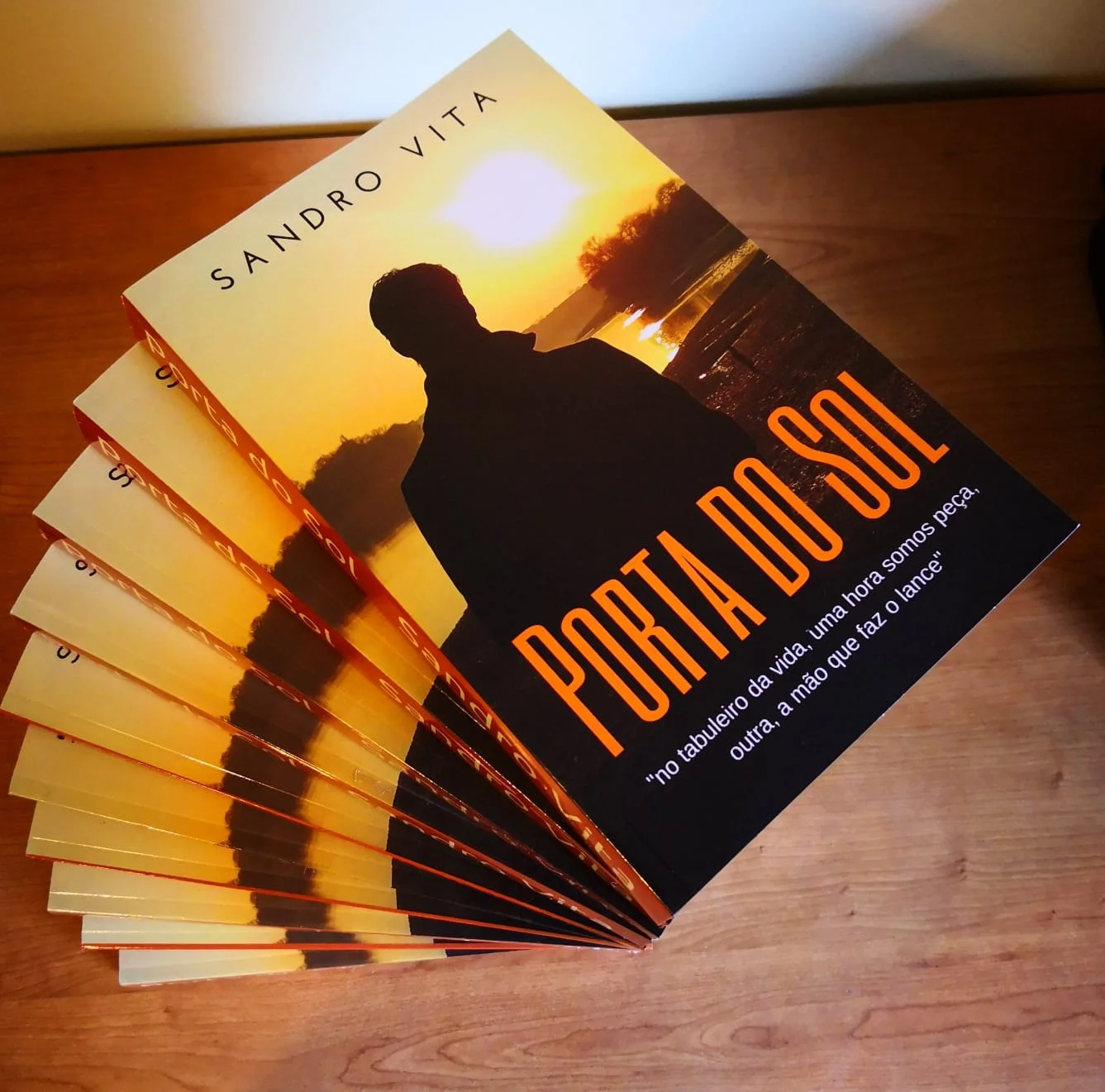 Sandro Vita, o escritor brasileiro que faz sucesso na terra da rainha ...