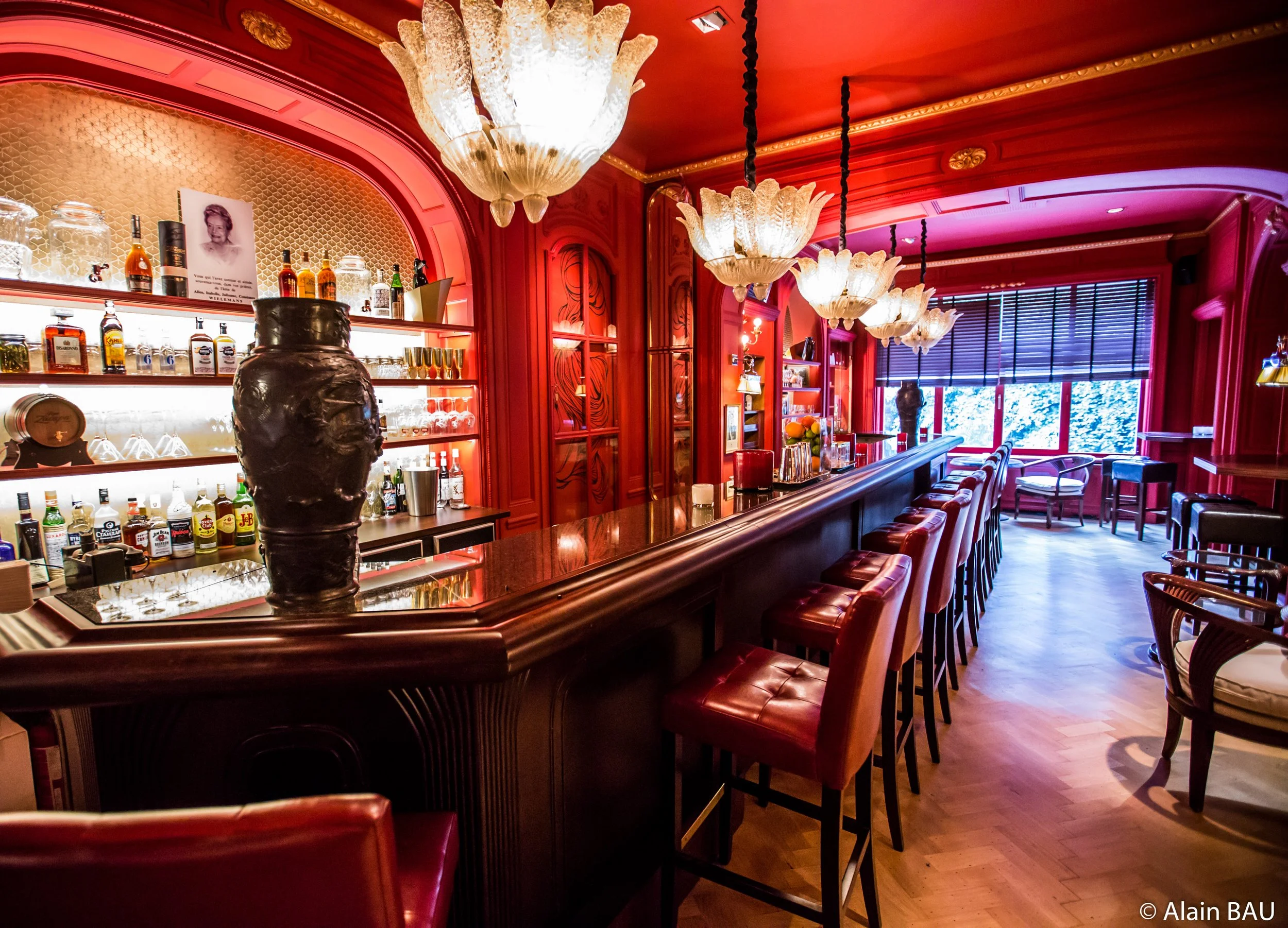 ALICE Restaurant Cocktail Bar