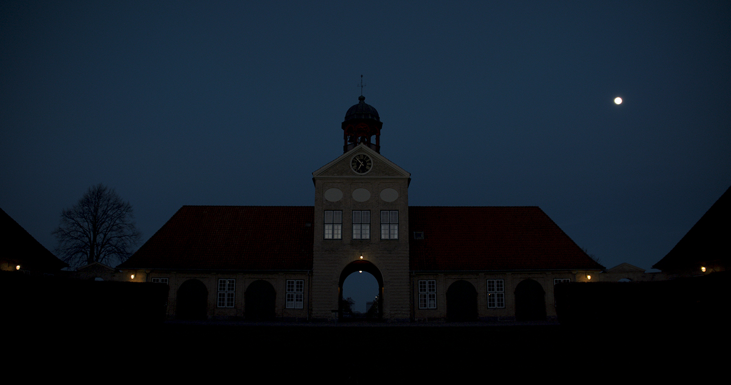 LARS LUNDEHAVE HANSENS LYDE LÆGGER NYE LAG PÅ AUGUSTENBORG SLOT — I DO ART