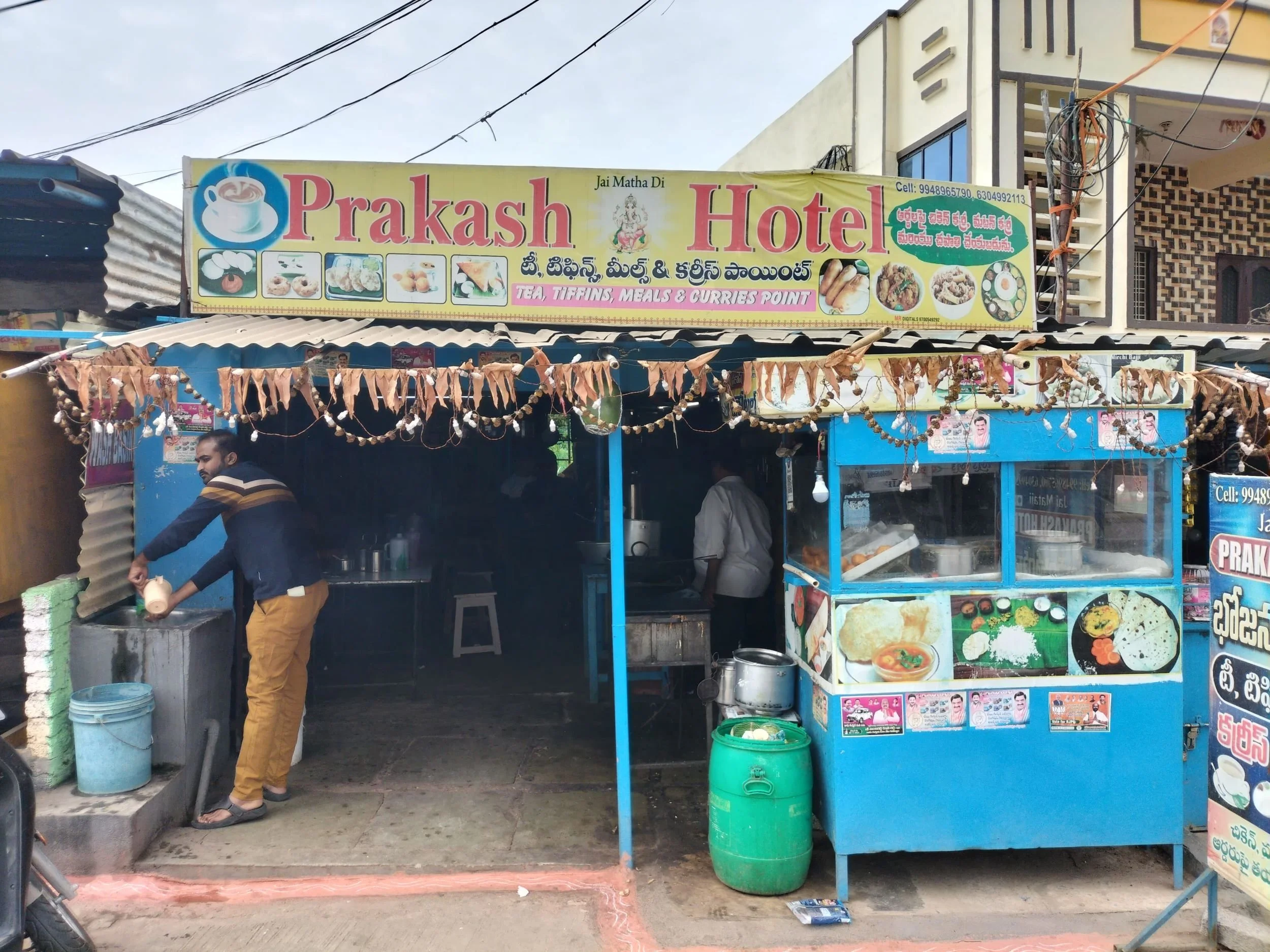 A Guide to Hyderabad's Tiffin Bandis — GOYA