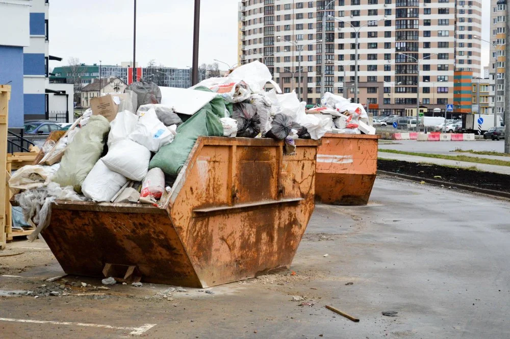 How Construction Cleanup Dumpsters Boost Work Site Safety?