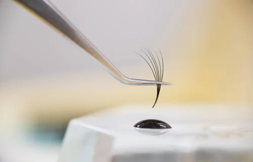 How To Correctly Dip Lash Extensions Into Glue — Glitz and Glam by Tiff ...