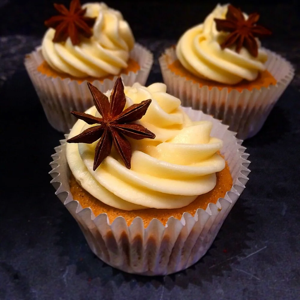 Pumpkin Spice Cupcakes with Caramel Italian Meringue Buttercream ...