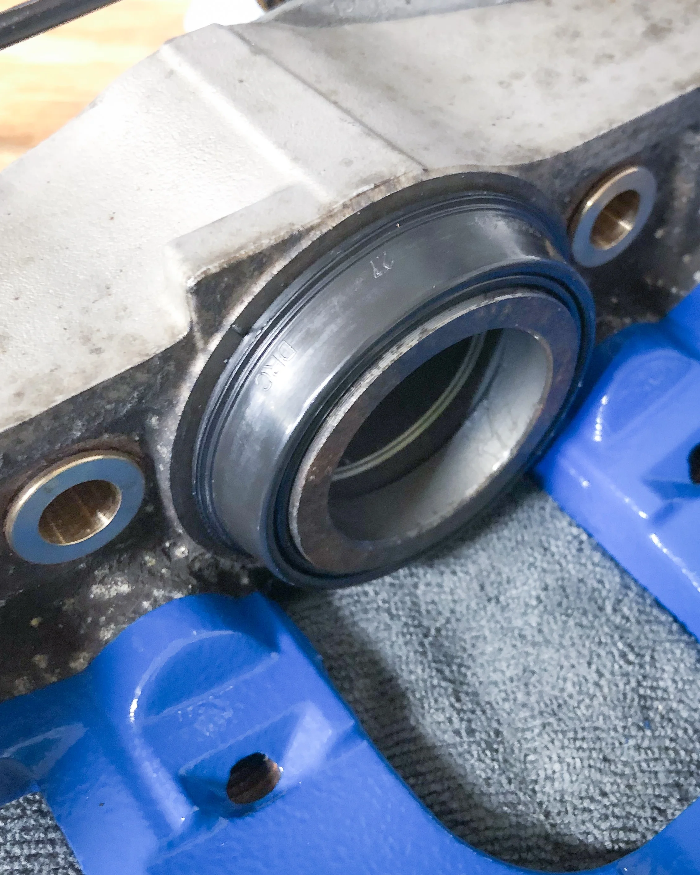 The Bearded Detailer - Mk5 Volkswagen R32 Brake Caliper Rebuild