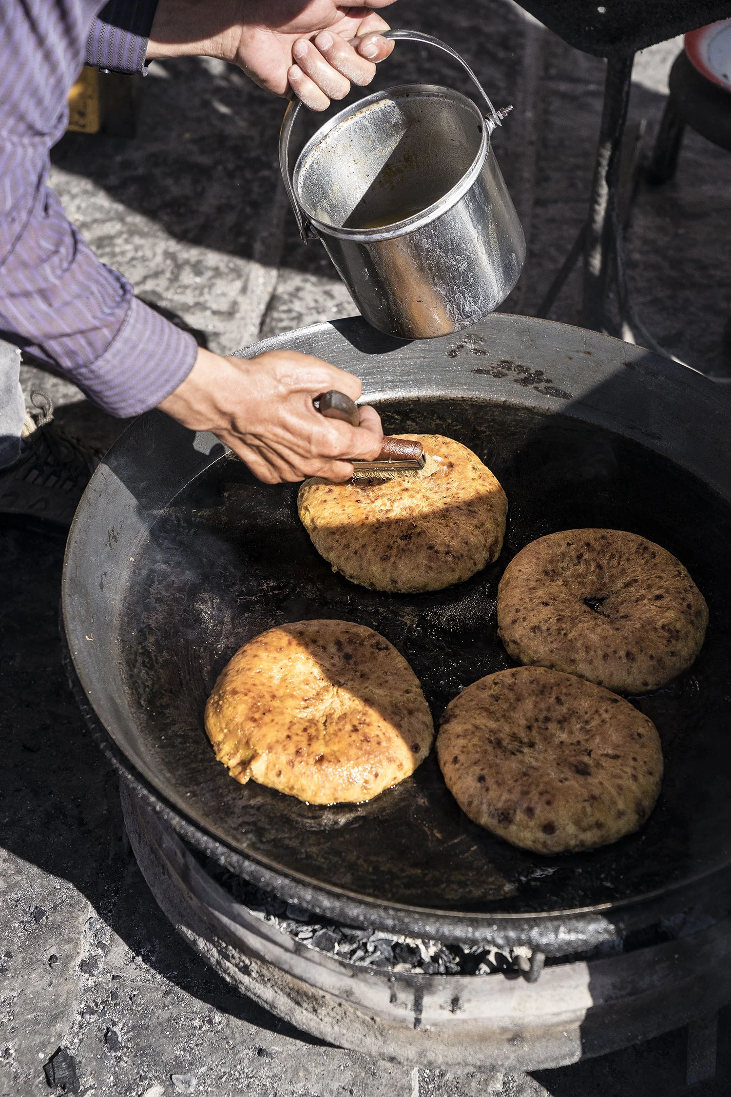 baking baba with the yangs // xizhou — strangertalk