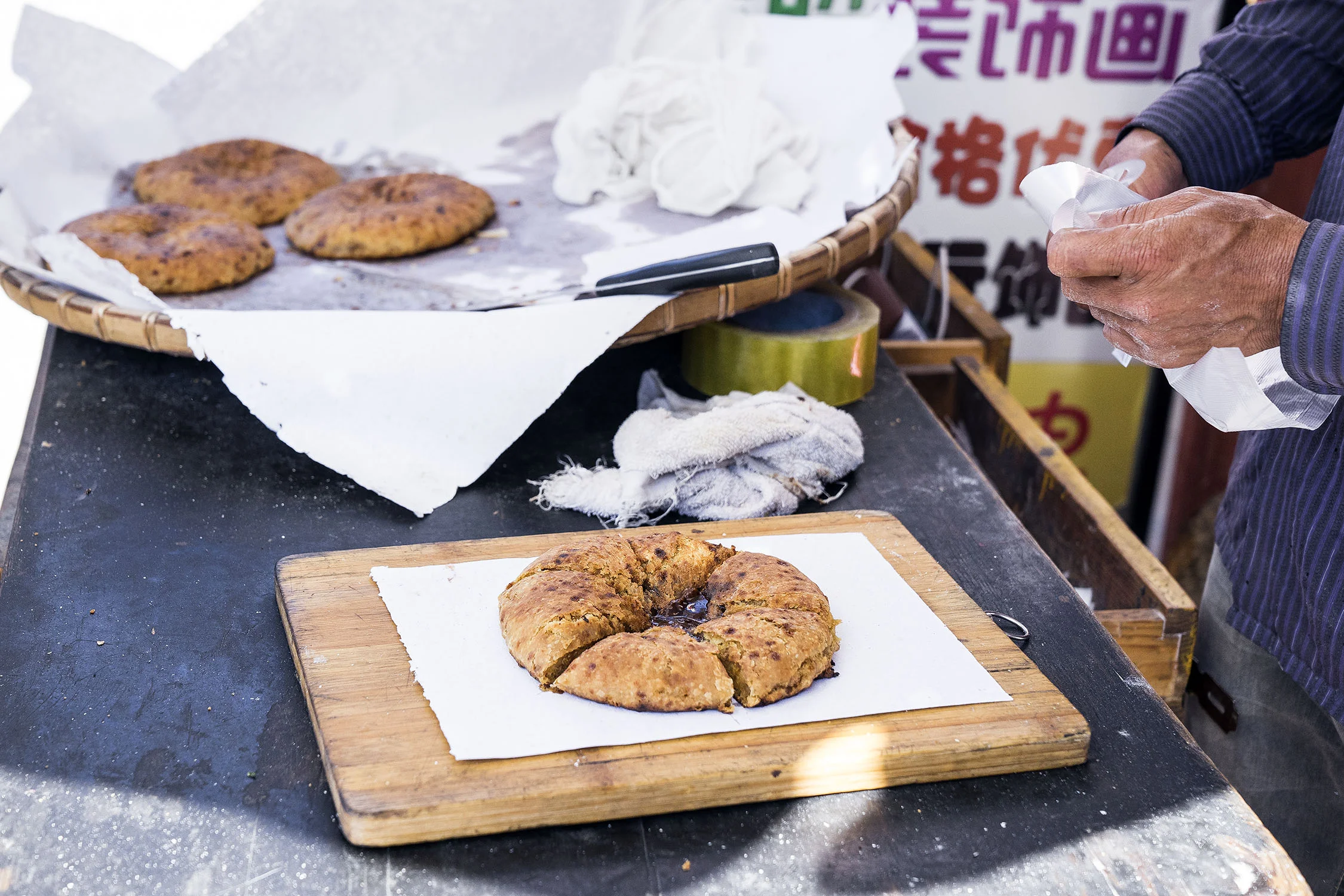 baking baba with the yangs // xizhou — strangertalk