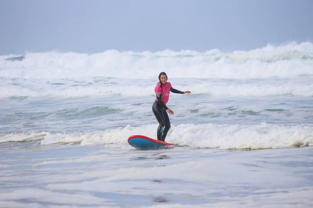 A beginner's guide to Surfing — Lizzie Outside