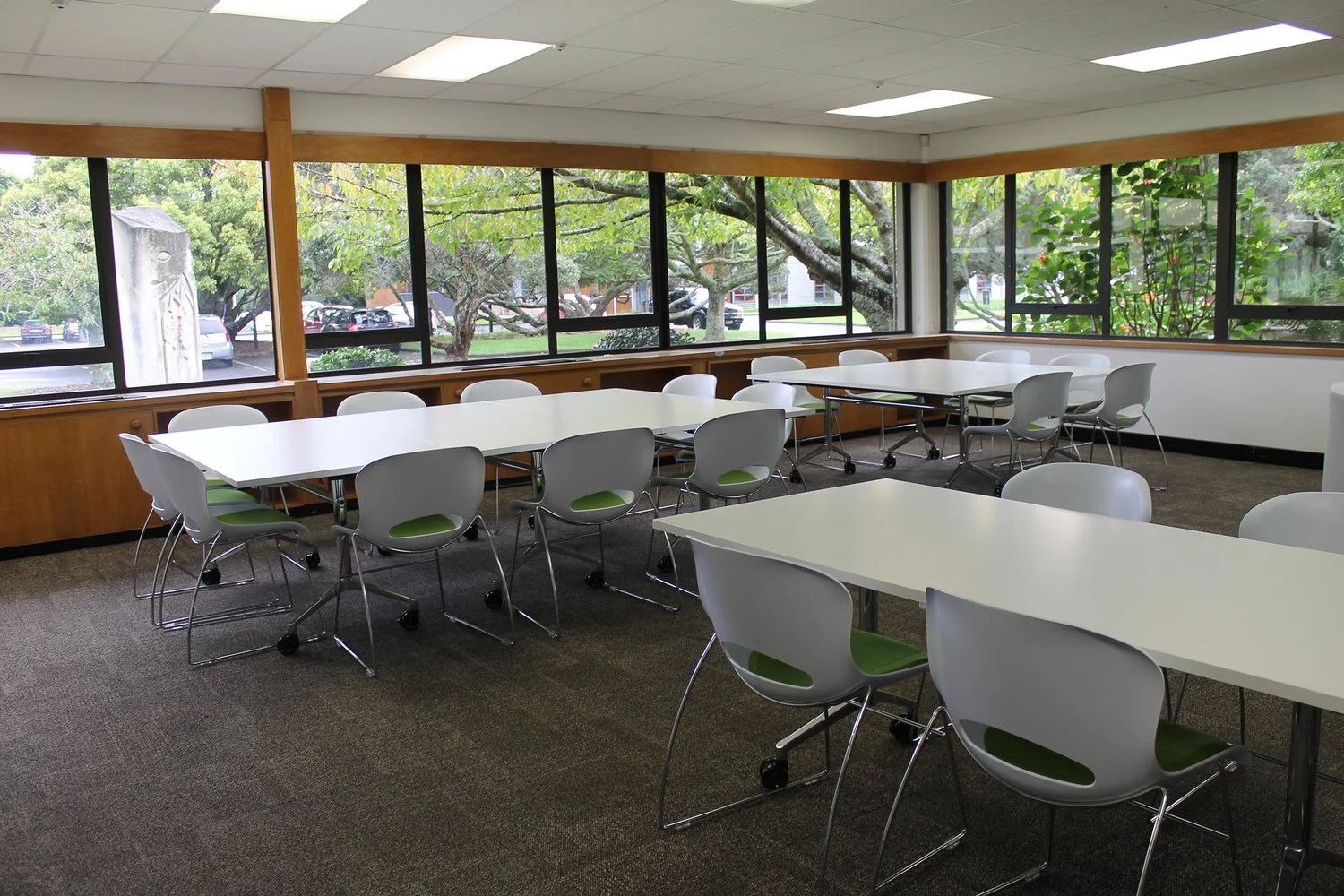 Cafeteria Style Seating w padded Seat - O Chair | SmartSpace