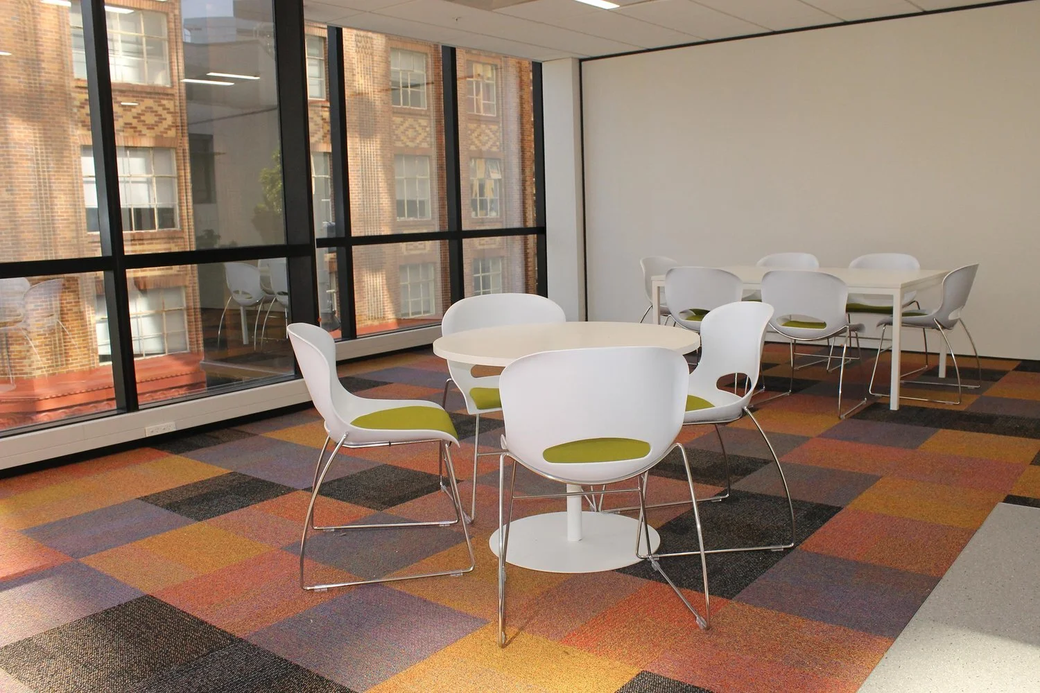Cafeteria Style Seating w padded Seat - O Chair | SmartSpace