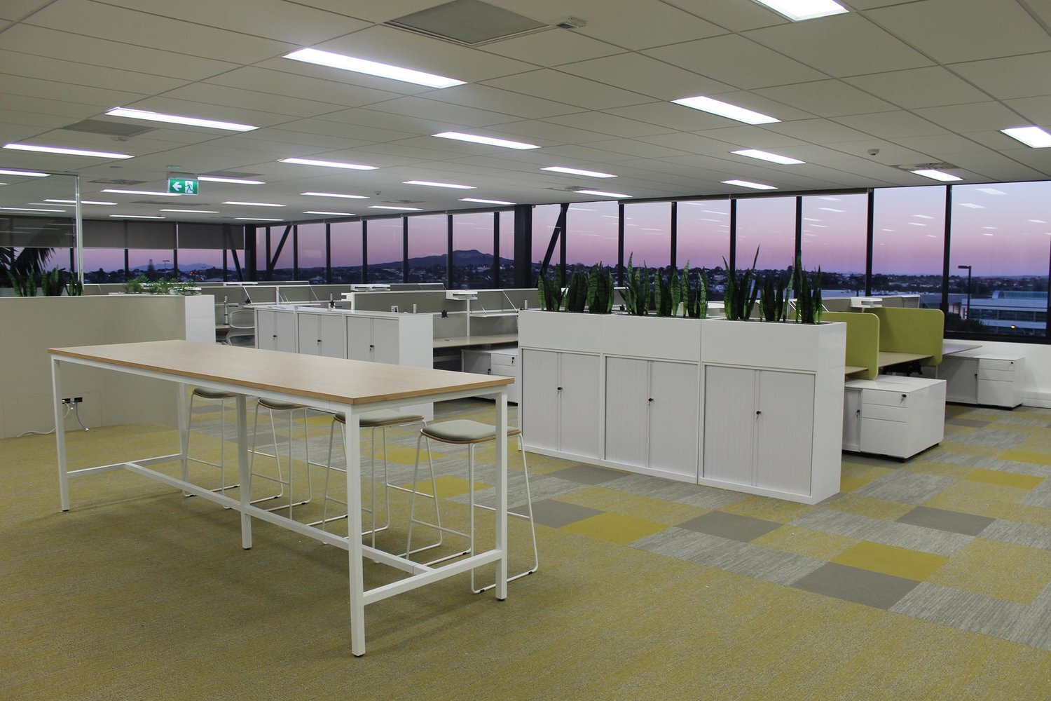 Bar Leaner Table NZ - Kube Bar Leaner | SmartSpace NZ