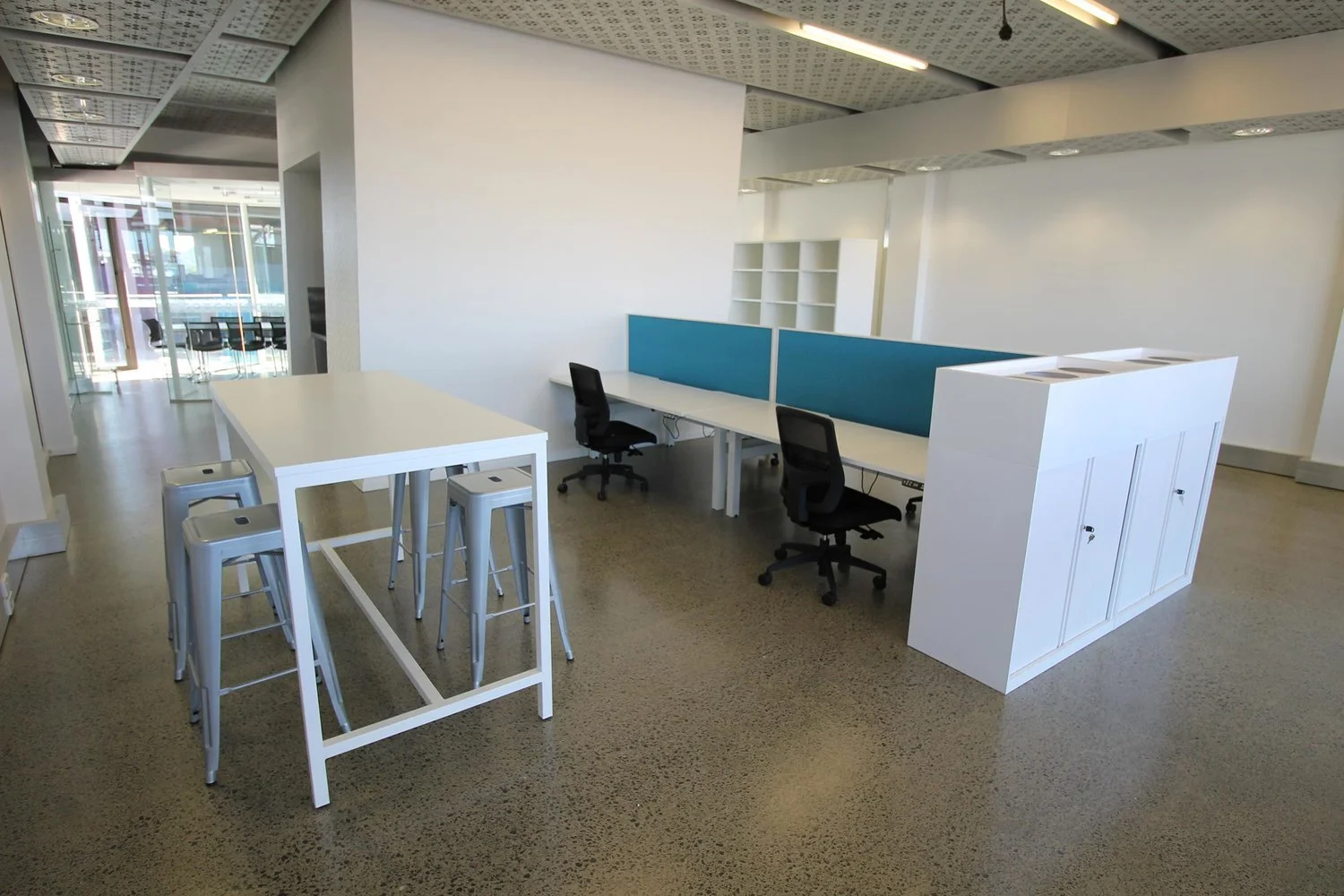 Bar Leaner Table NZ - Kube Bar Leaner | SmartSpace NZ