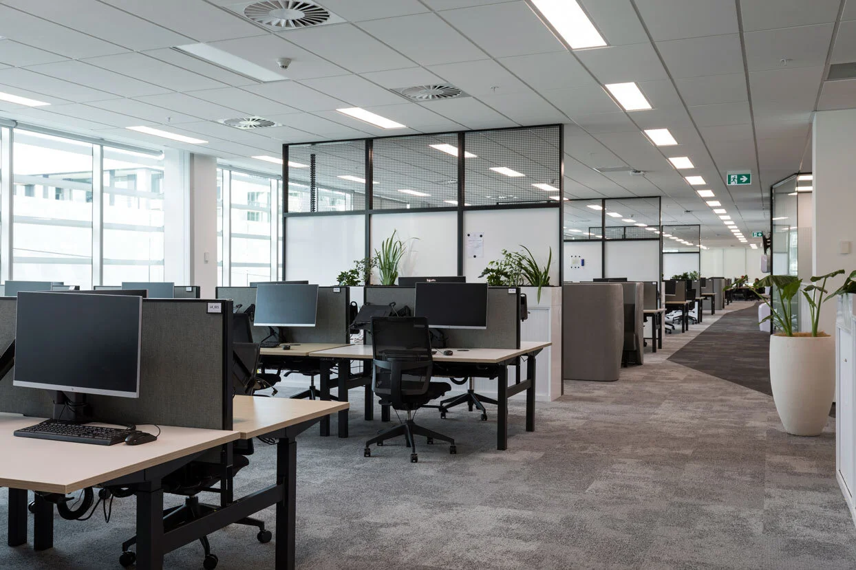 Best Sit to Stand Desk NZ - Rubix Electric | SmartSpace NZ