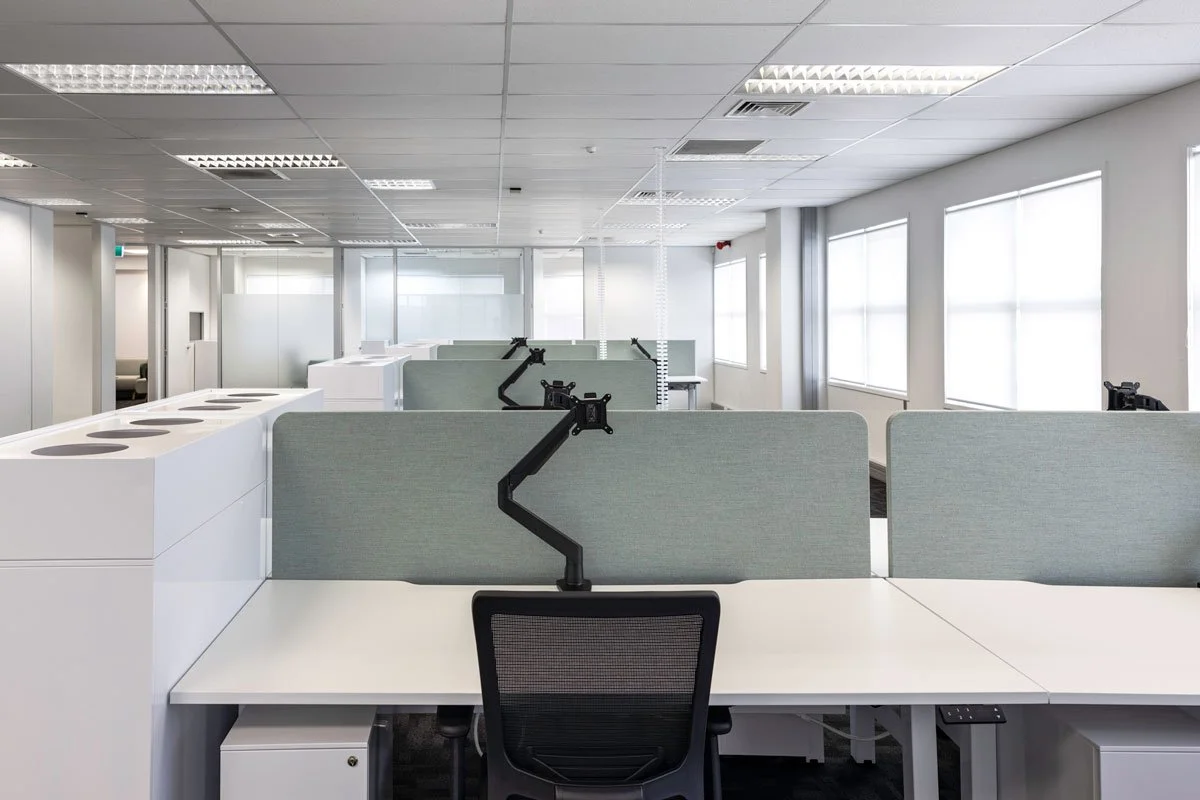 Frameless Desk Mounted Screens - System 25 | SpaceSpace NZ