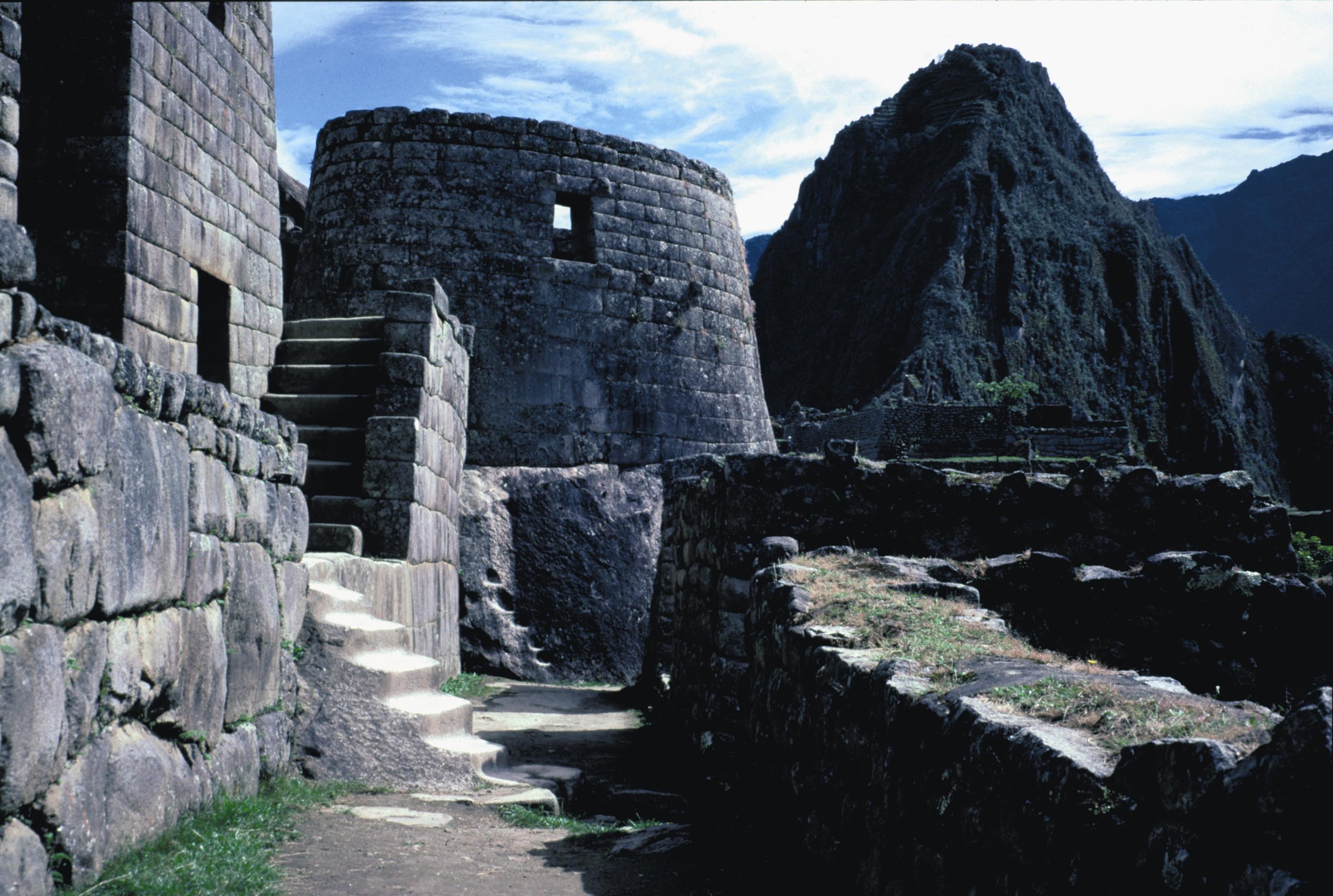 MACHU PICCHU: CHANGES AND CHALLENGES BY DR JOHN HEMMING — Anglo ...