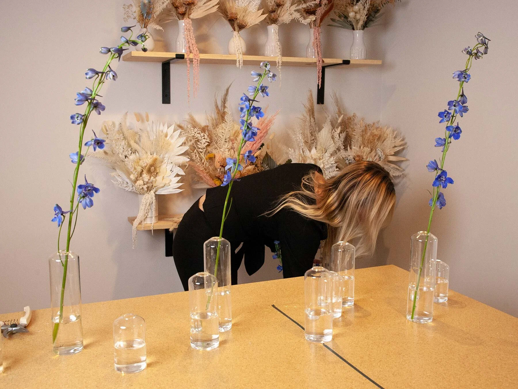 A Step-By-Step Guide to Bud Vase Flower Arrangement — Walden Floral
