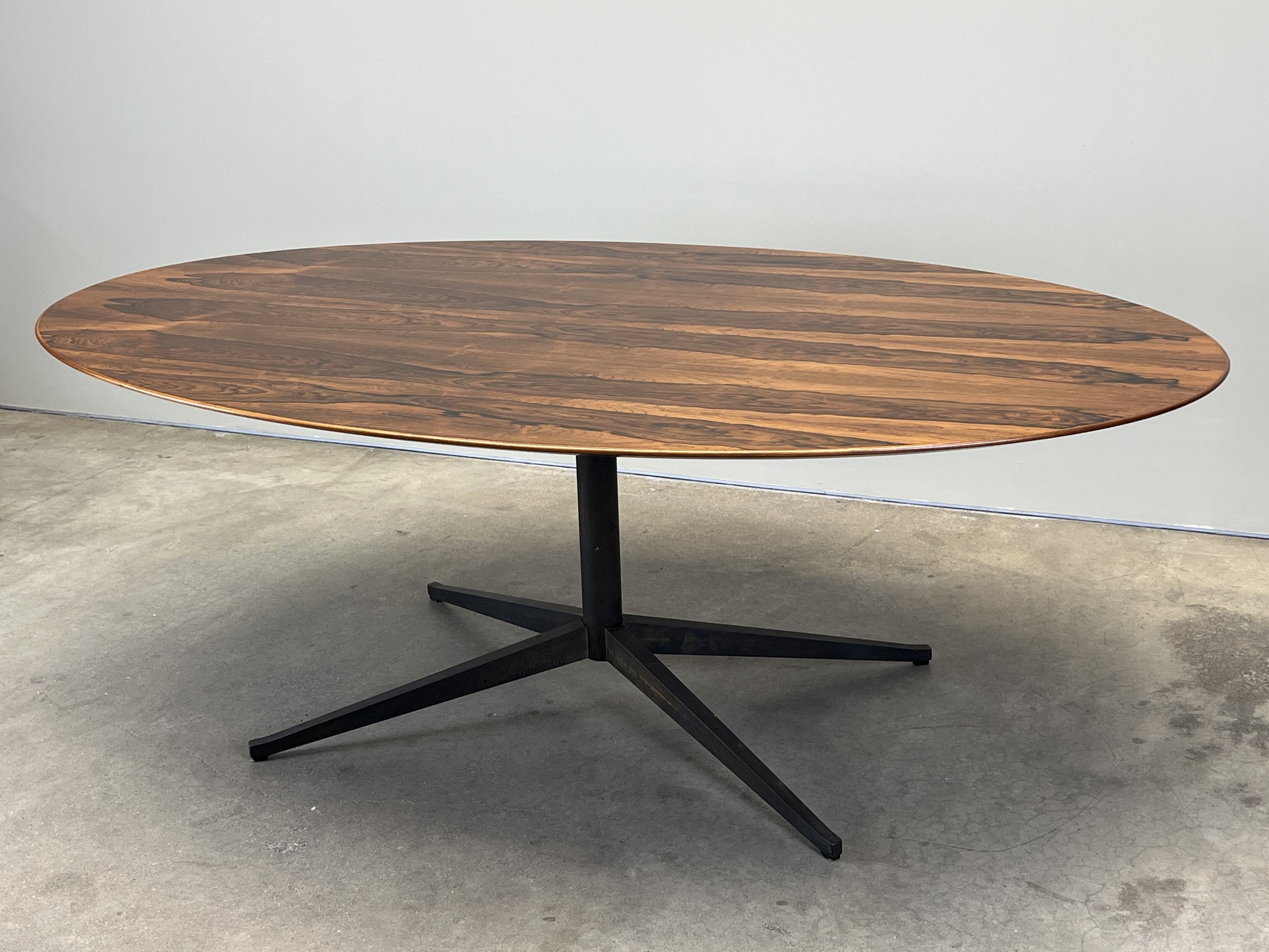 Tables — sputnik modern