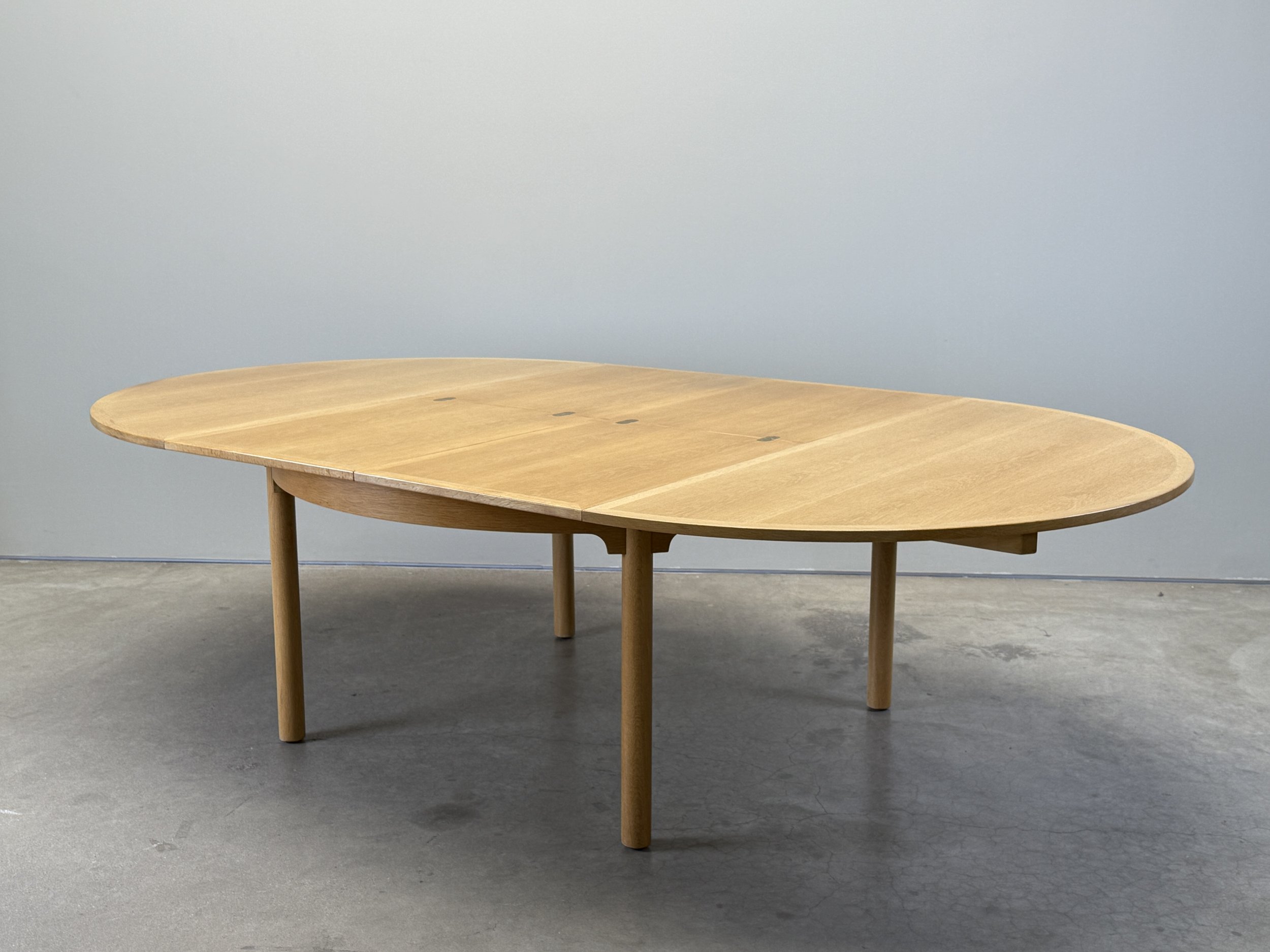Tables — sputnik modern