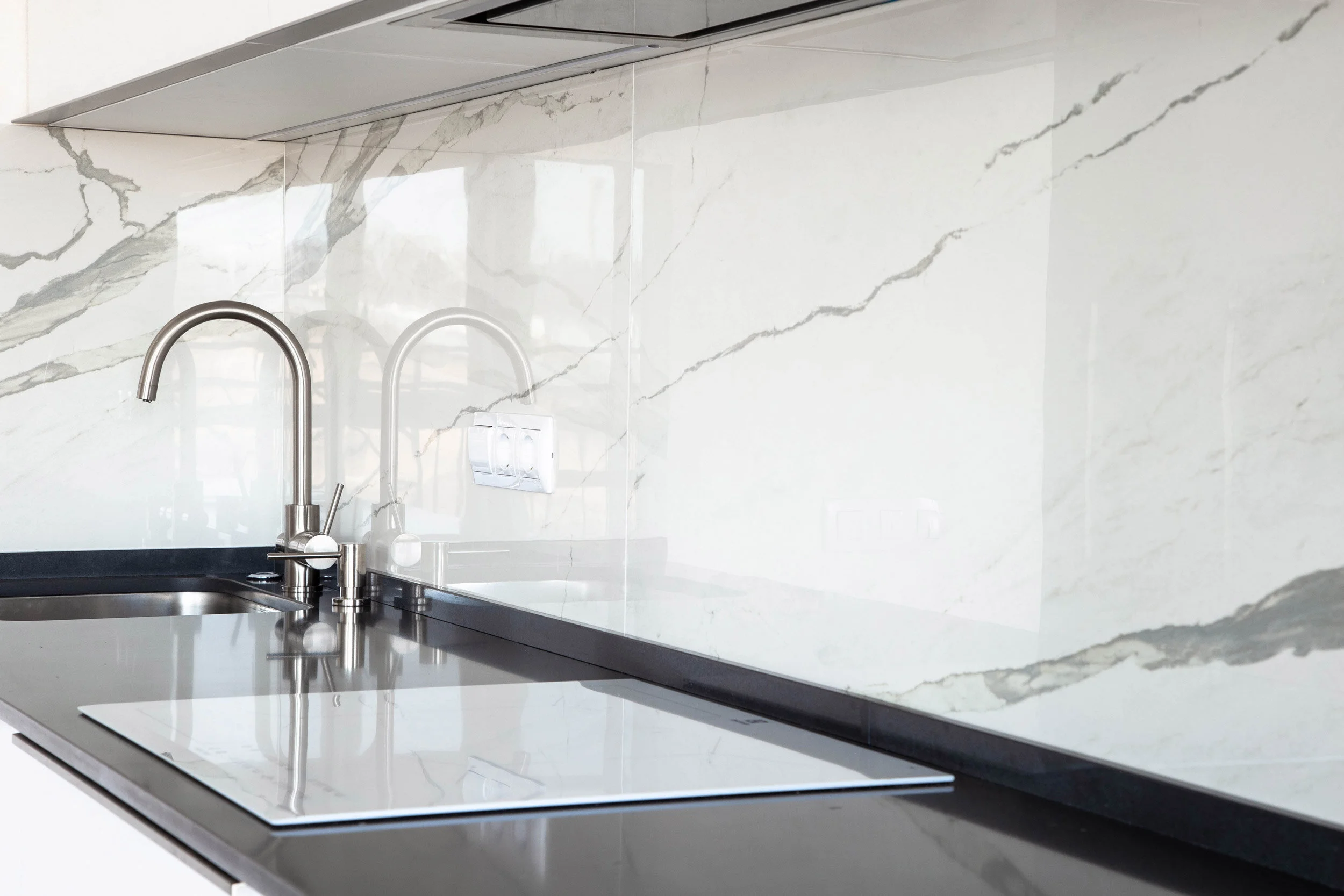 Four Easy To Clean Non Tile Kitchen Backsplash Ideas Degnan Design