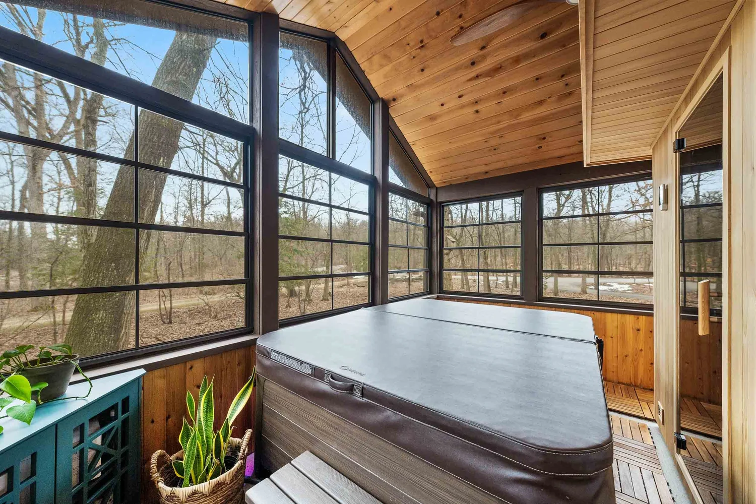 An Indoor/Outdoor Living Space for a 1980s Contemporary — Degnan Design ...