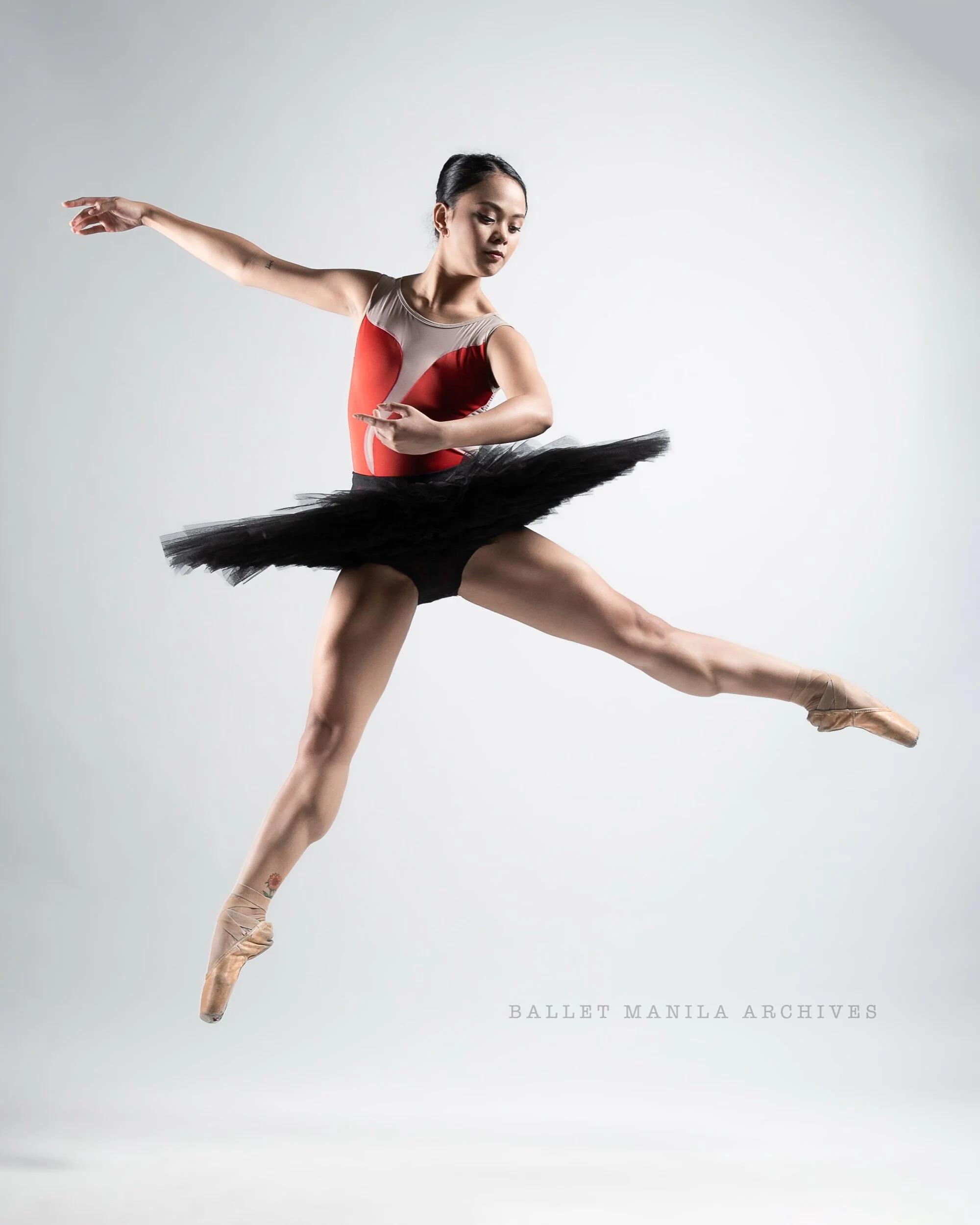 Ballet Dictionary: De côté — Ballet Manila Archives