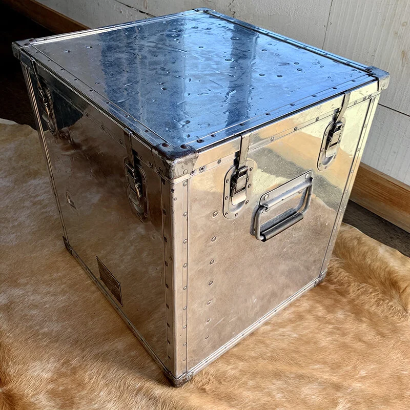 FLOPHOUZE SHIPPING CONTAINER HOTEL -SHOP