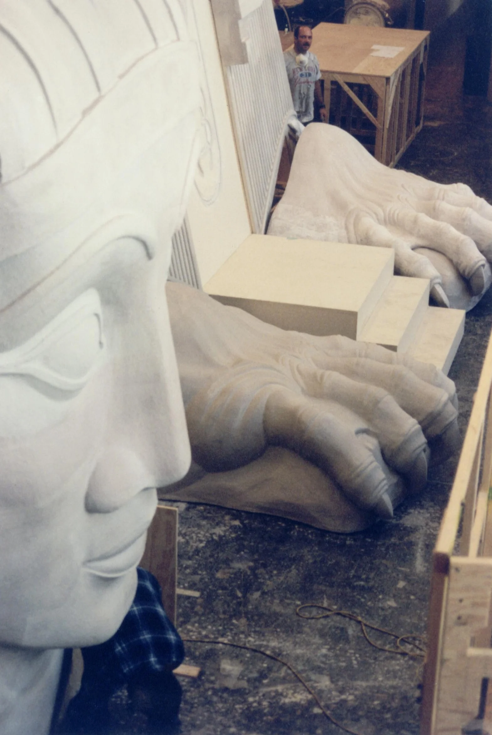 AQUA•RESIN / SETS AND PROPS