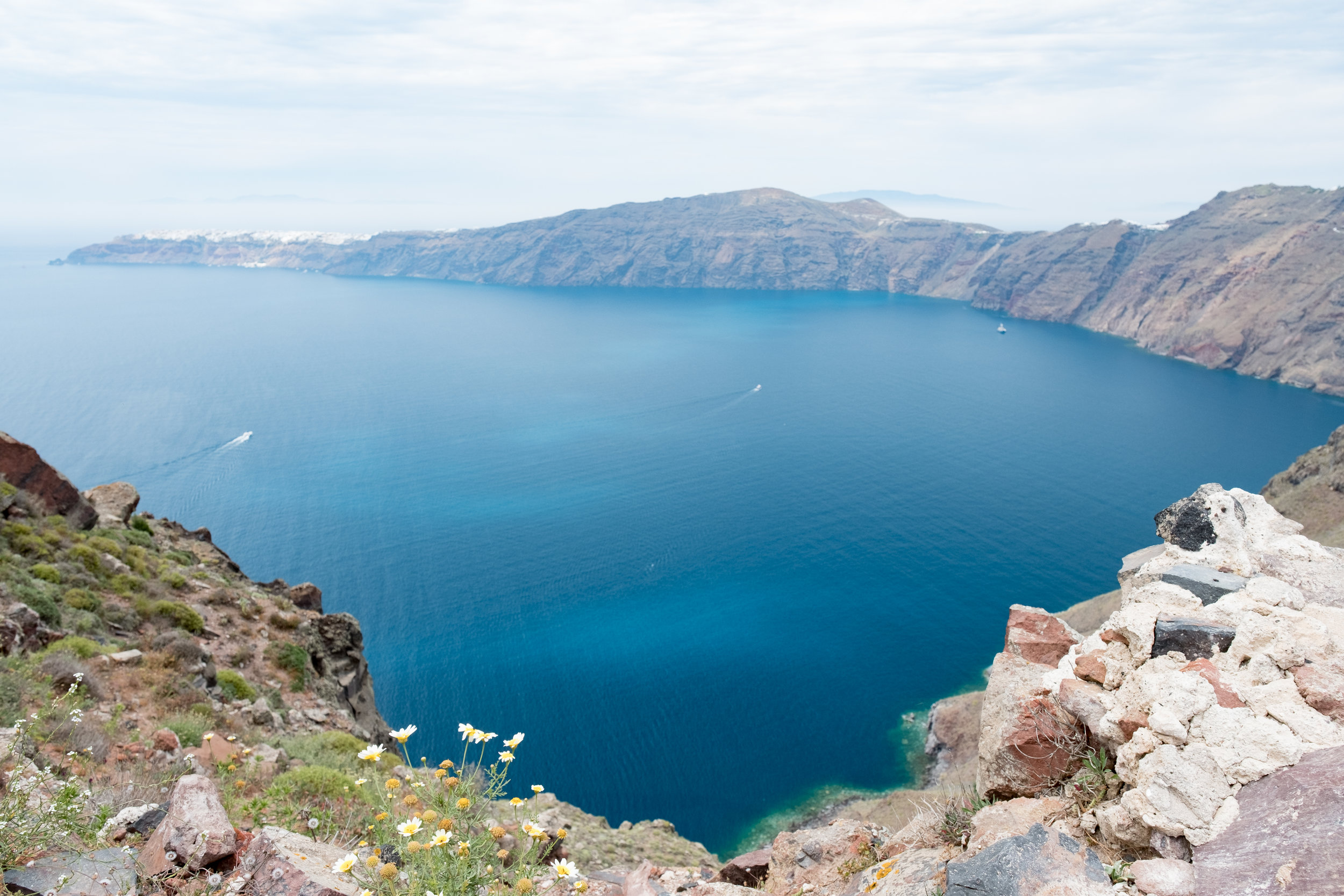 A Quick Guide to Hiking Skaros Rock in Santorini — Live Well and Wander
