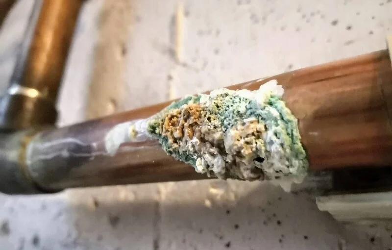 Hoe kun je putcorrosie behandelen en voorkomen?